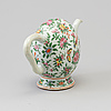 A Chinese cadogan tea pot, Canton, Qing dynasty, 19th Century. - Bukowskis