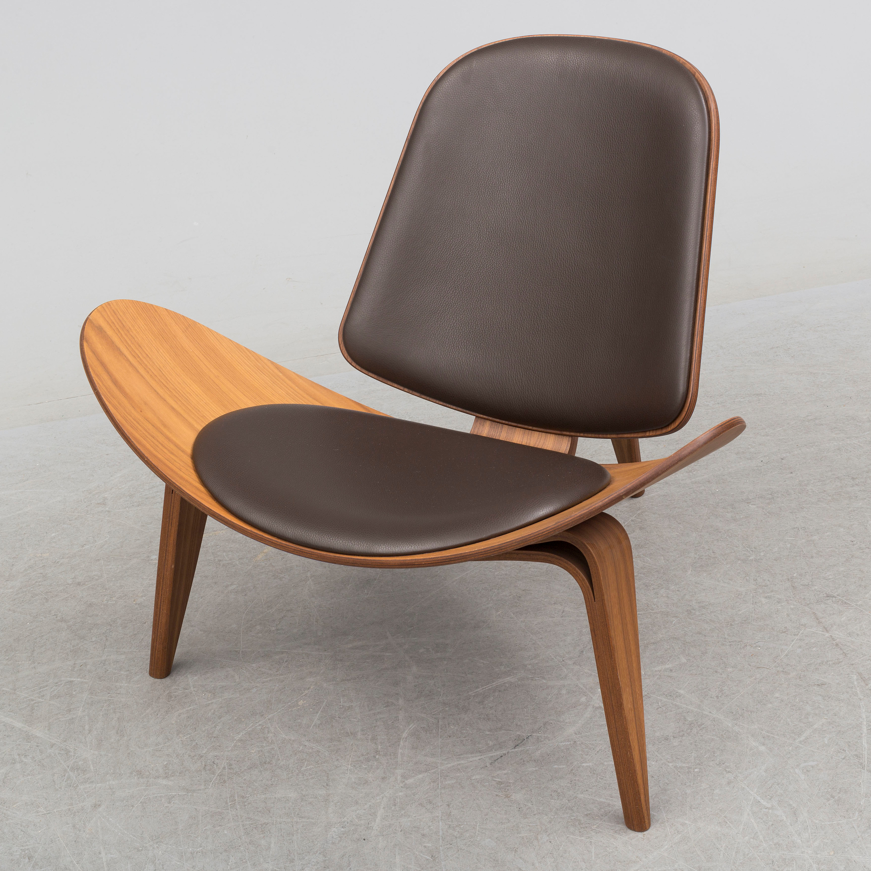 'The Smiling Chair'/ 'CH-07' chair by Hans J Wegner, for Carl Hansen ...