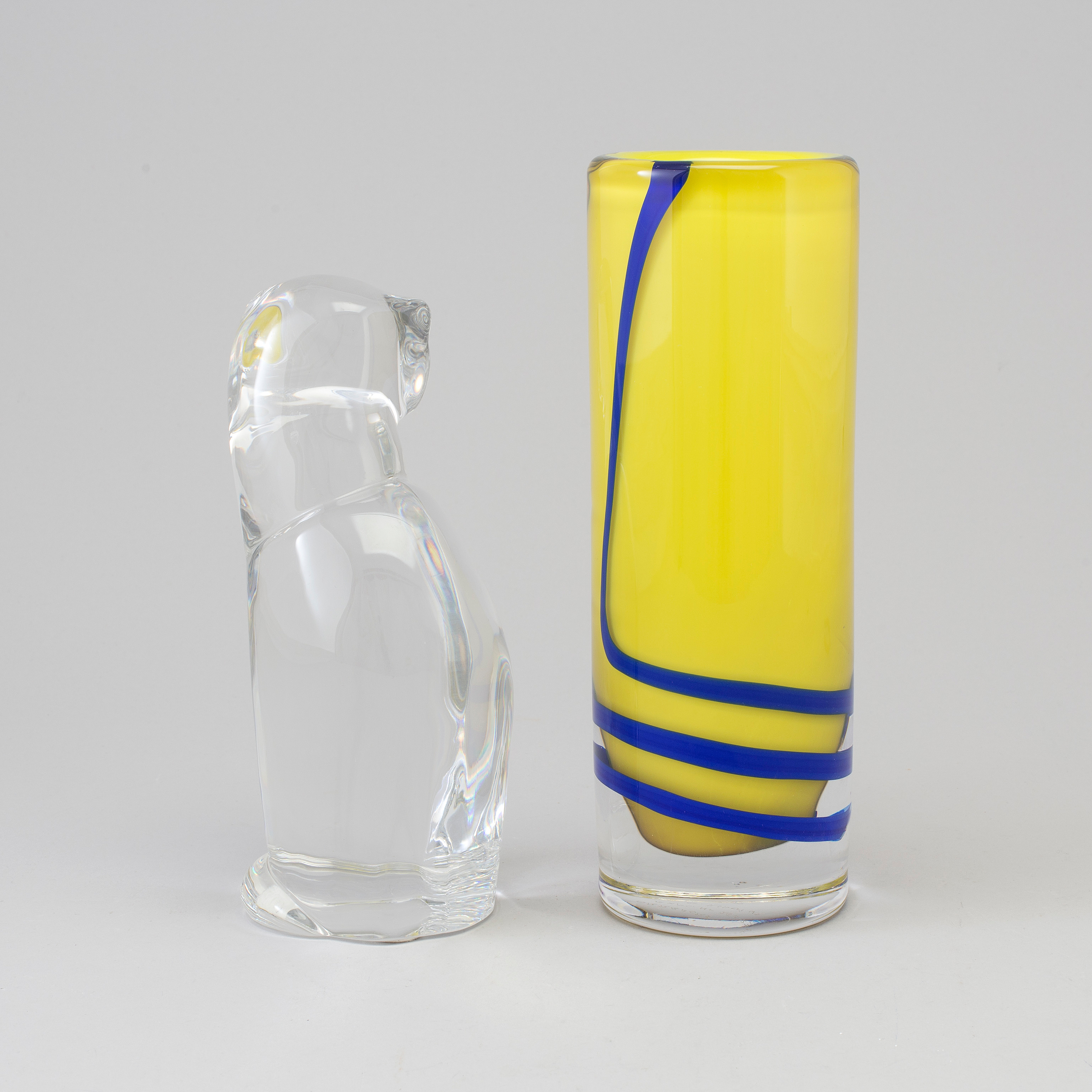 OLLE ALBERIUS, vas samt figur, glas, signerade. - Bukowskis