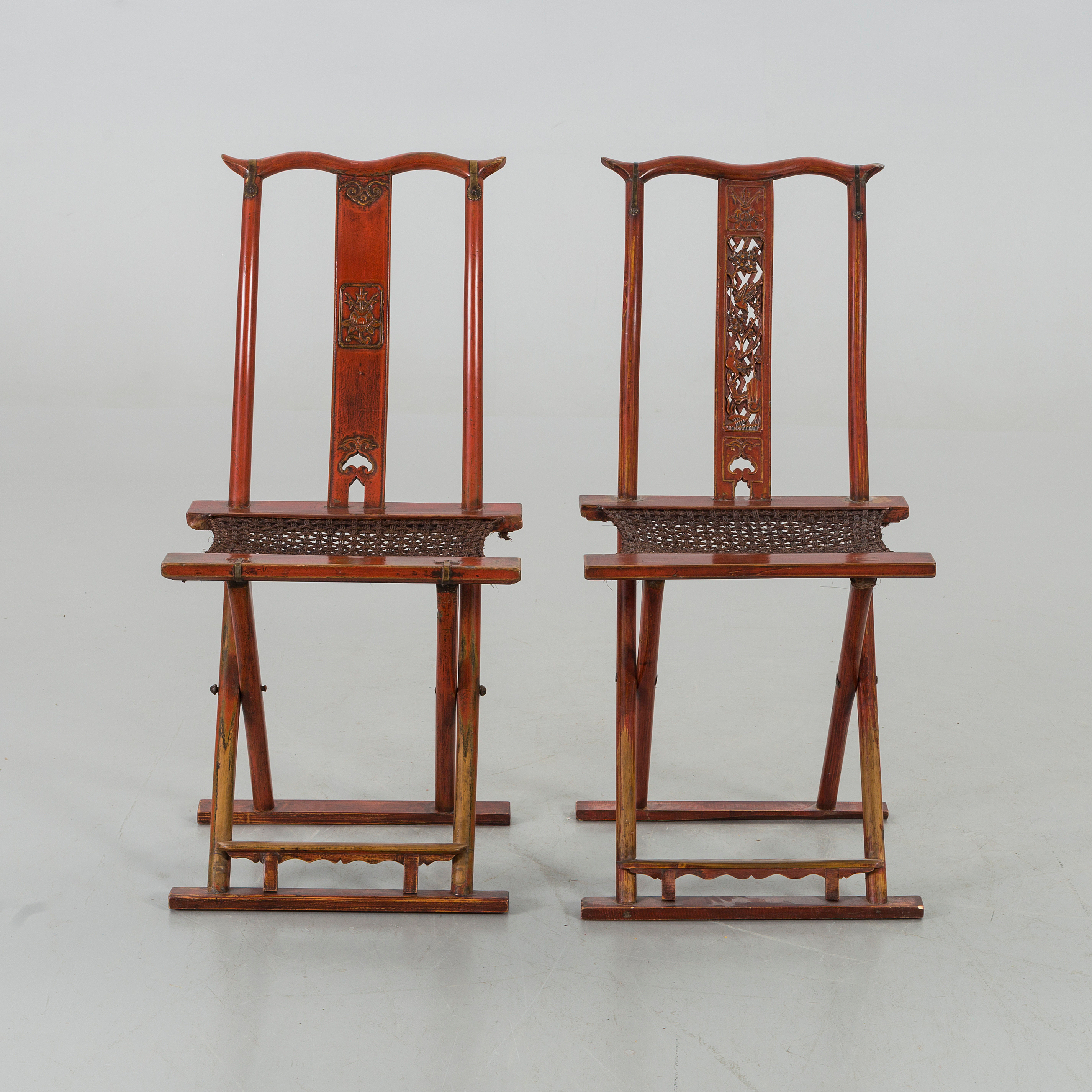 A pair of Chinese red lacquered chairs, beginning of the 20th century ...