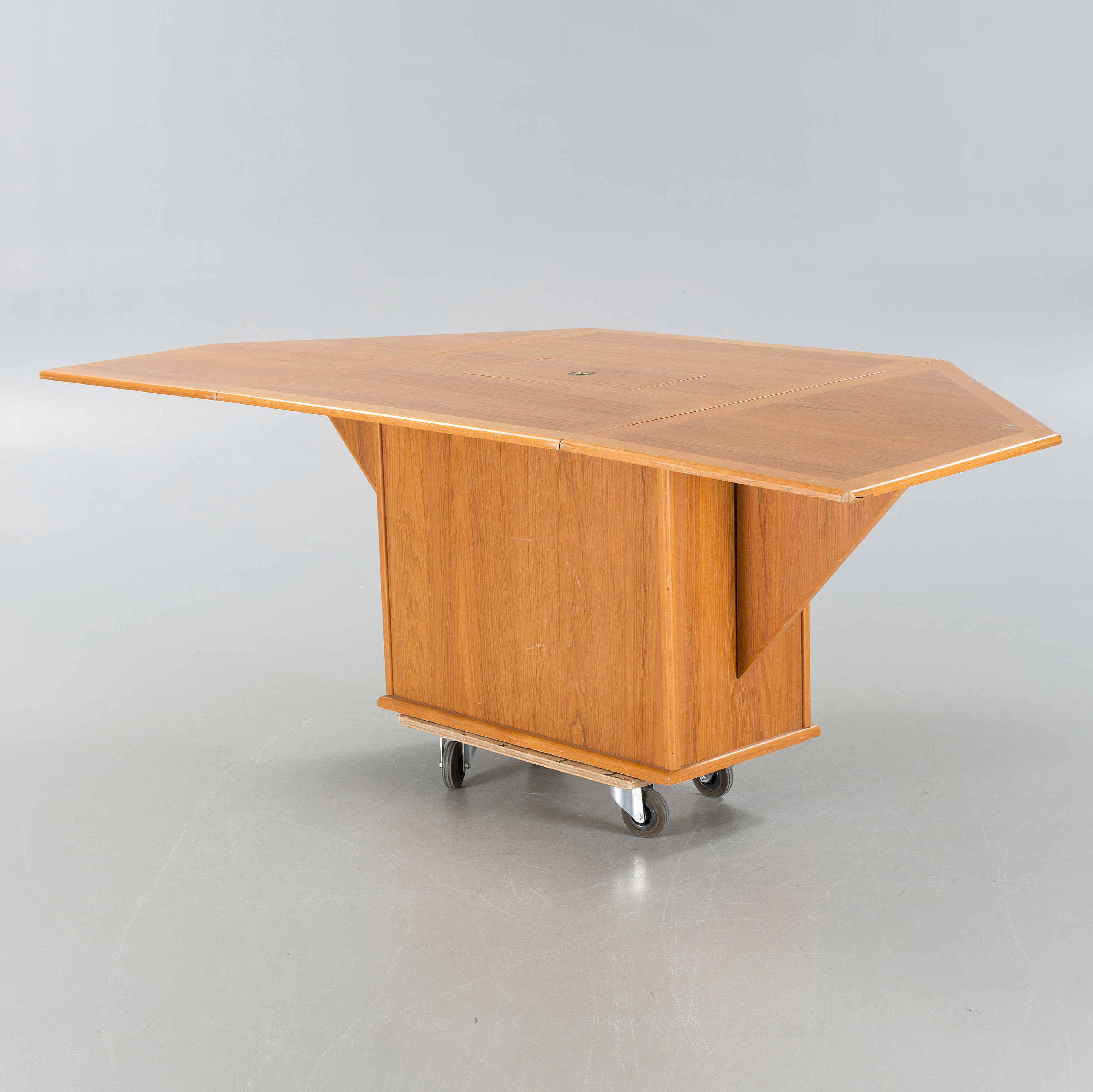 A table, 1980's. - Bukowskis