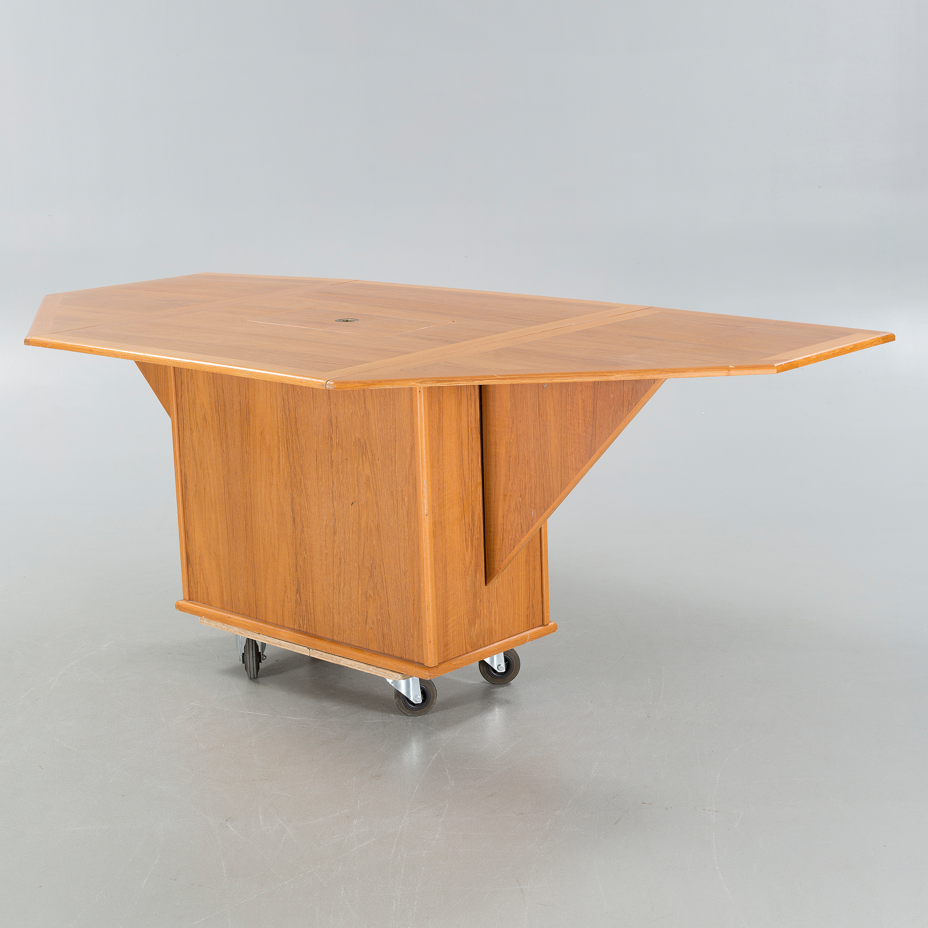 A table, 1980's. - Bukowskis