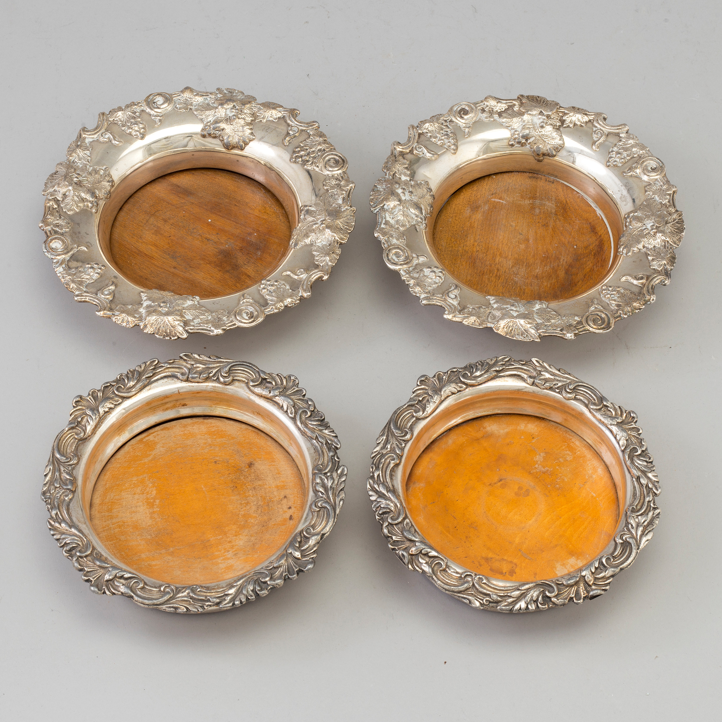 TWO PAIRS OF PLATE COASTERS, first half of the 20th century. - Bukowskis