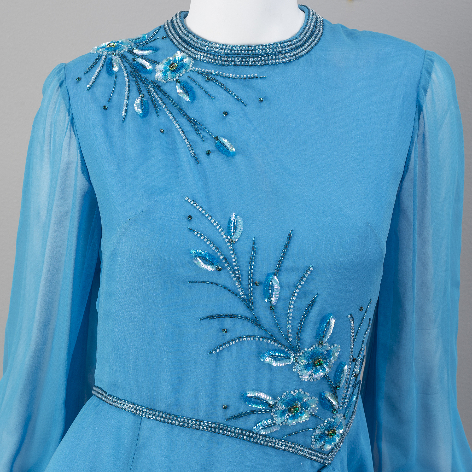 NORMAN HARTNELL, klänning. - Bukowskis