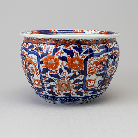 A japanese imari flower pot, Meiji period (1868-1912). - Bukowskis