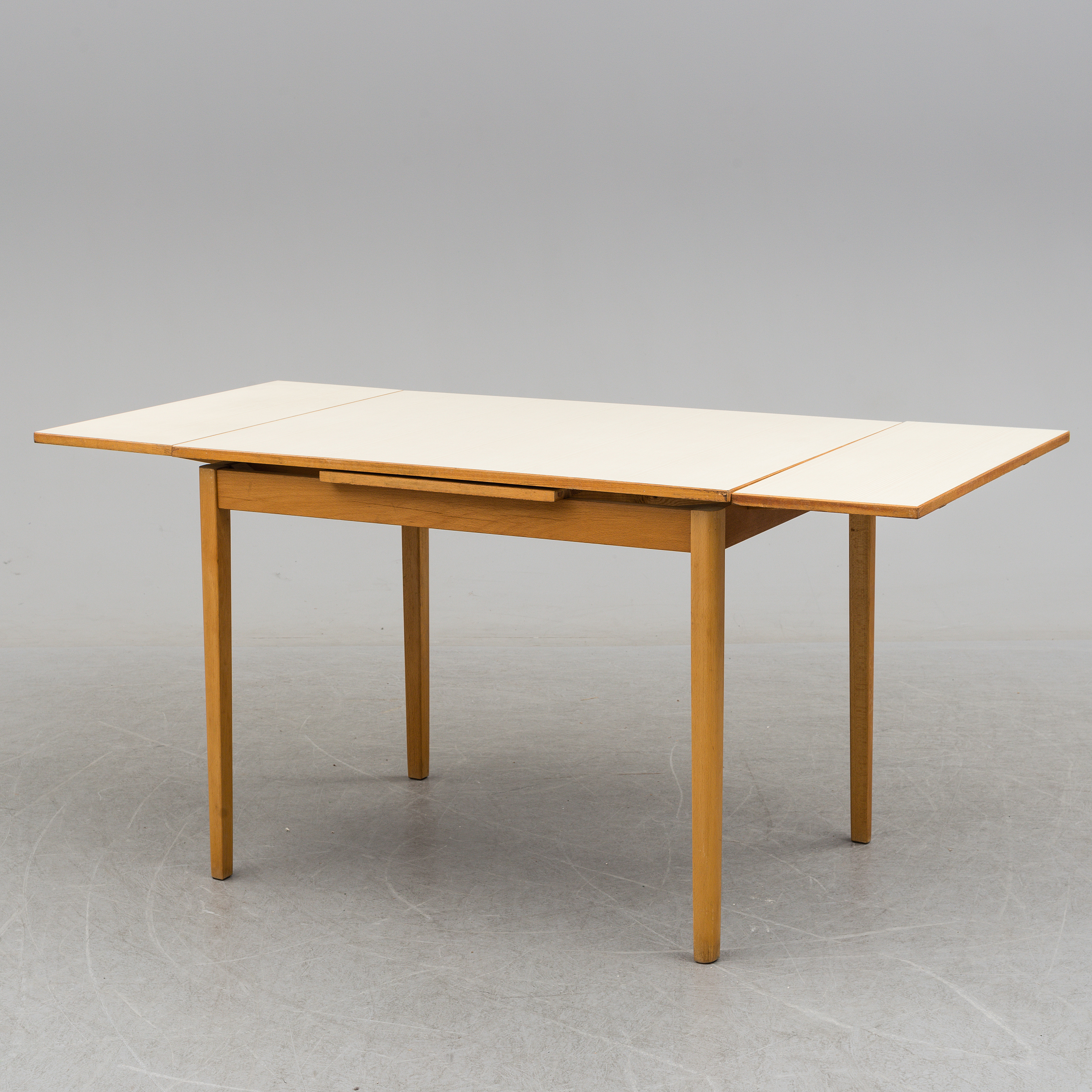 A 1950s/1960s dinner table. - Bukowskis