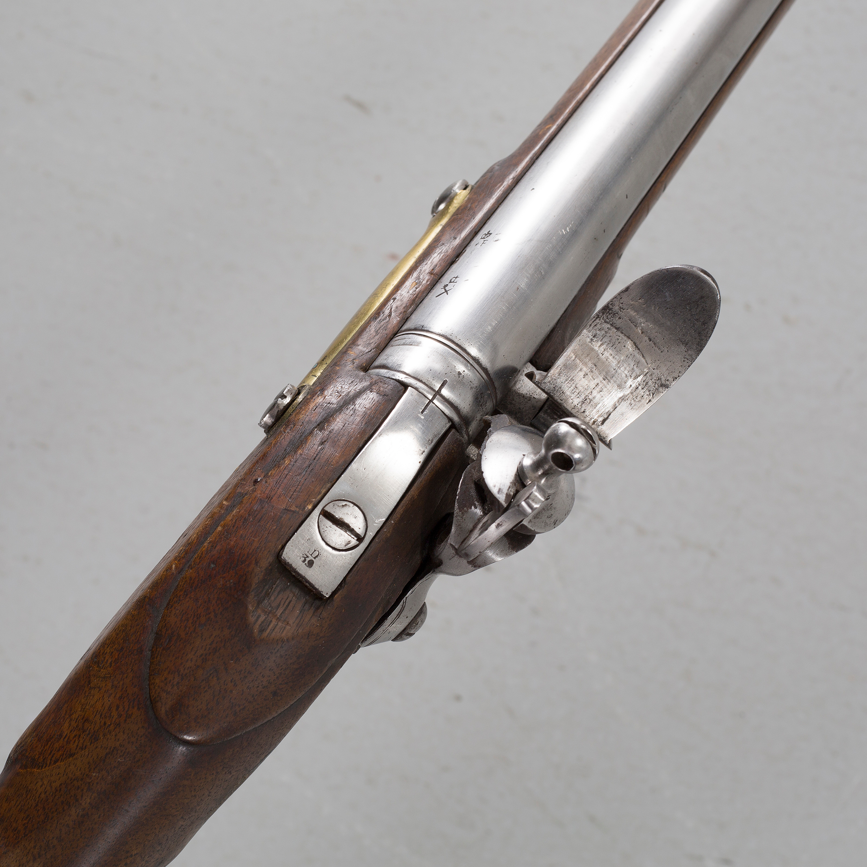 A flintlock rifle from Tower, England, around the year 1800. - Bukowskis