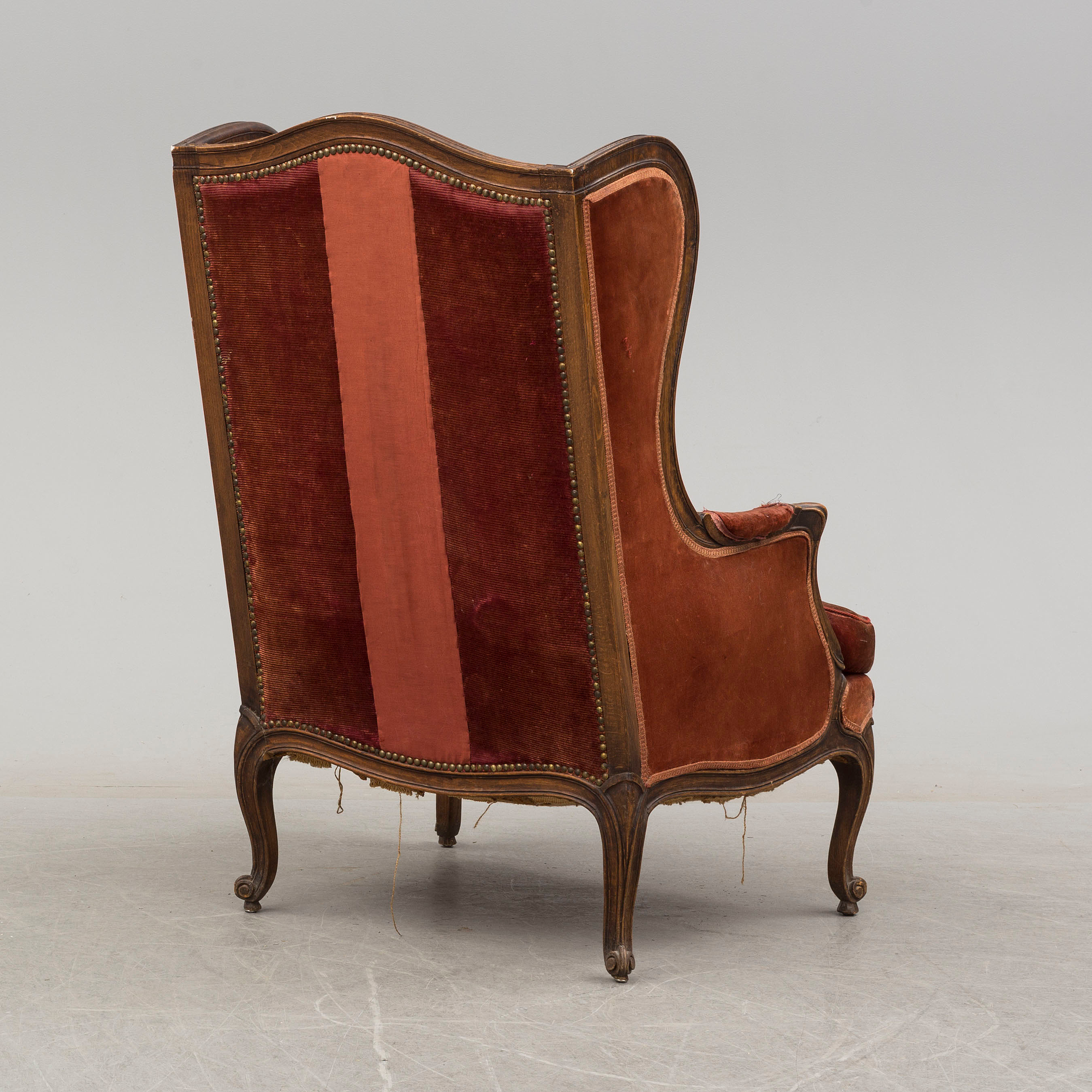 A 19th century rococo style easy chair. - Bukowskis