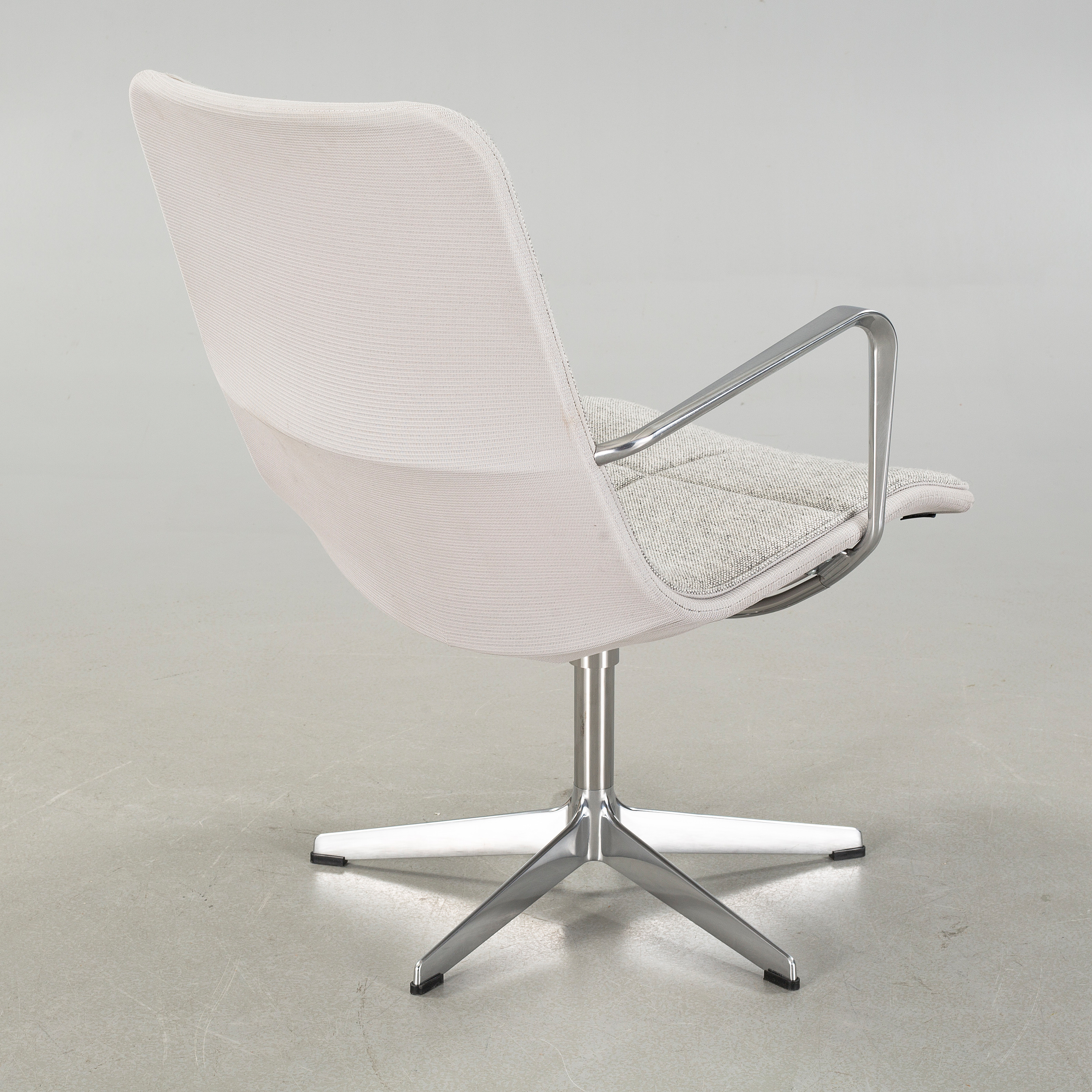A "Kite" desk chair, designed by Mats Broberg och Johan Ridderstråle ...
