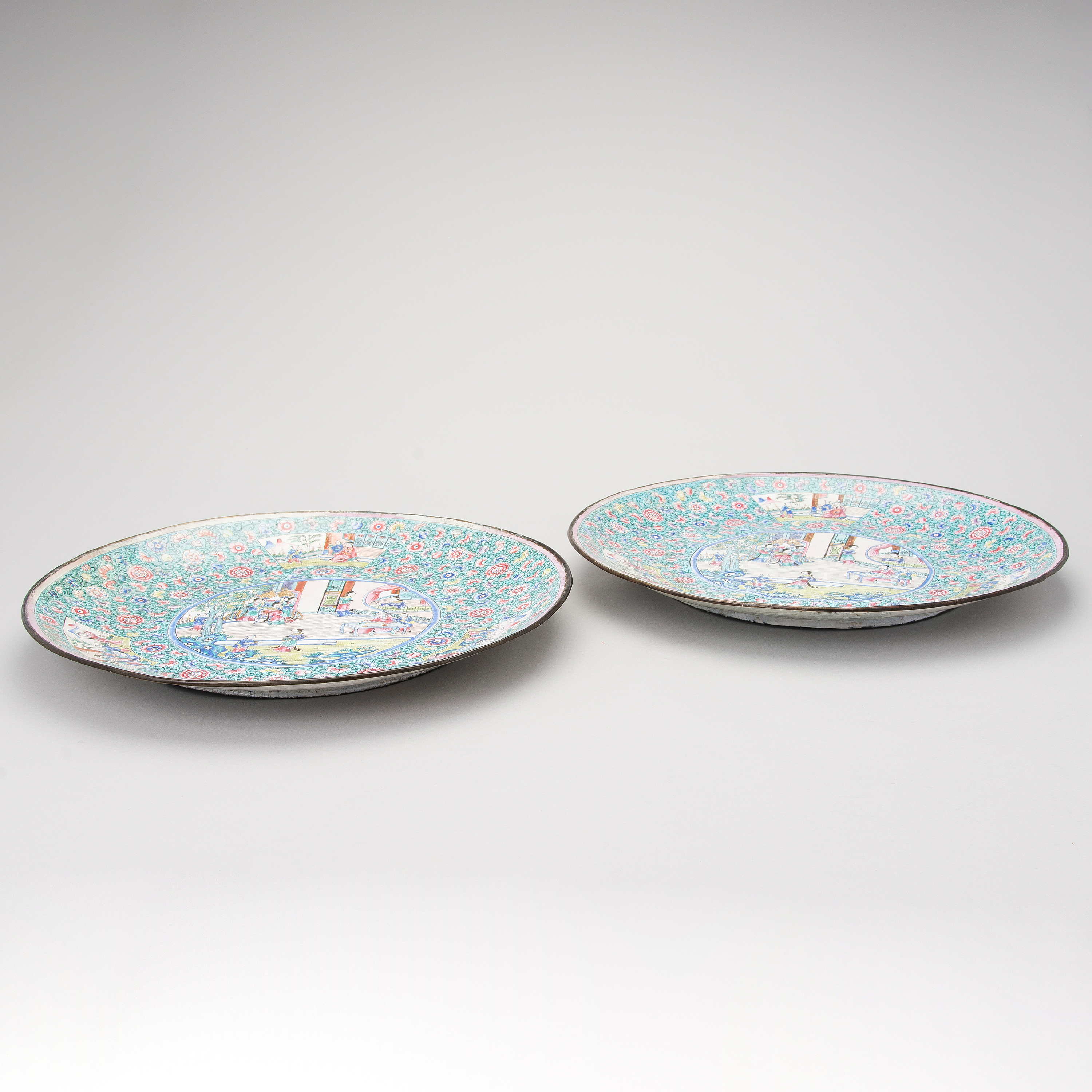 A pair of Chinese enamel on copper dishes, Qianlong (1736-95). - Bukowskis