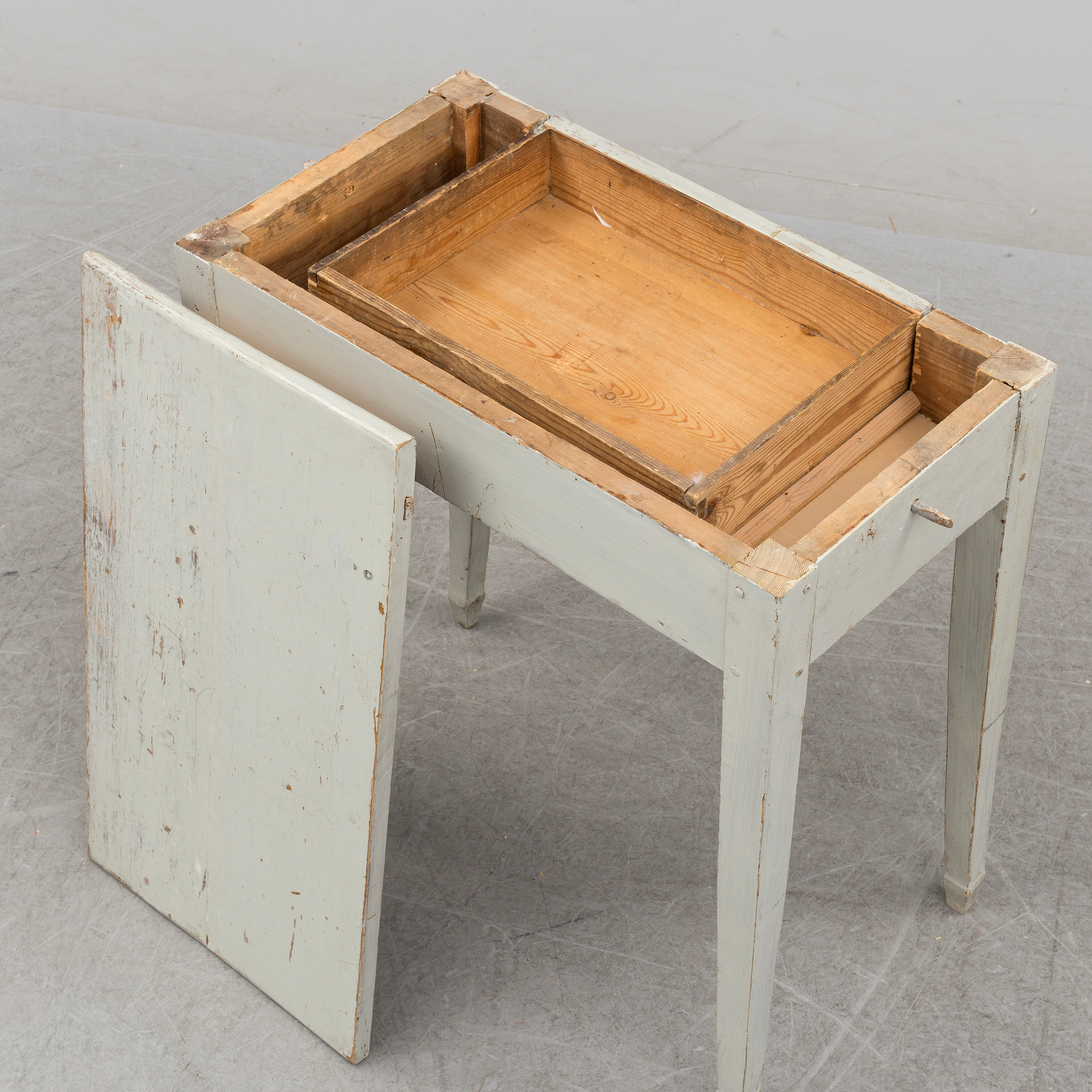 An early 19th century table. - Bukowskis