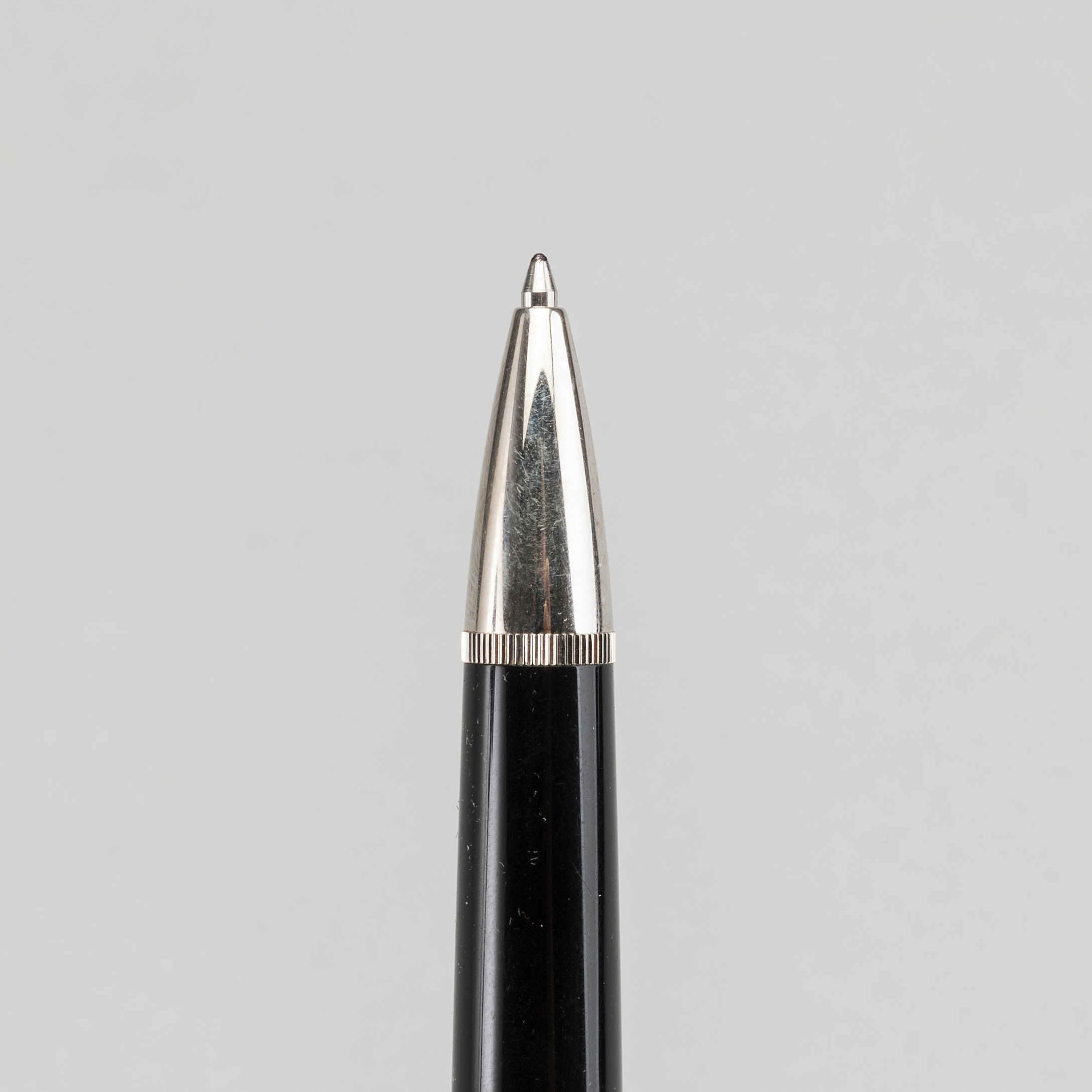 A Sentryman chassis Dunhill ballpoint pen. - Bukowskis