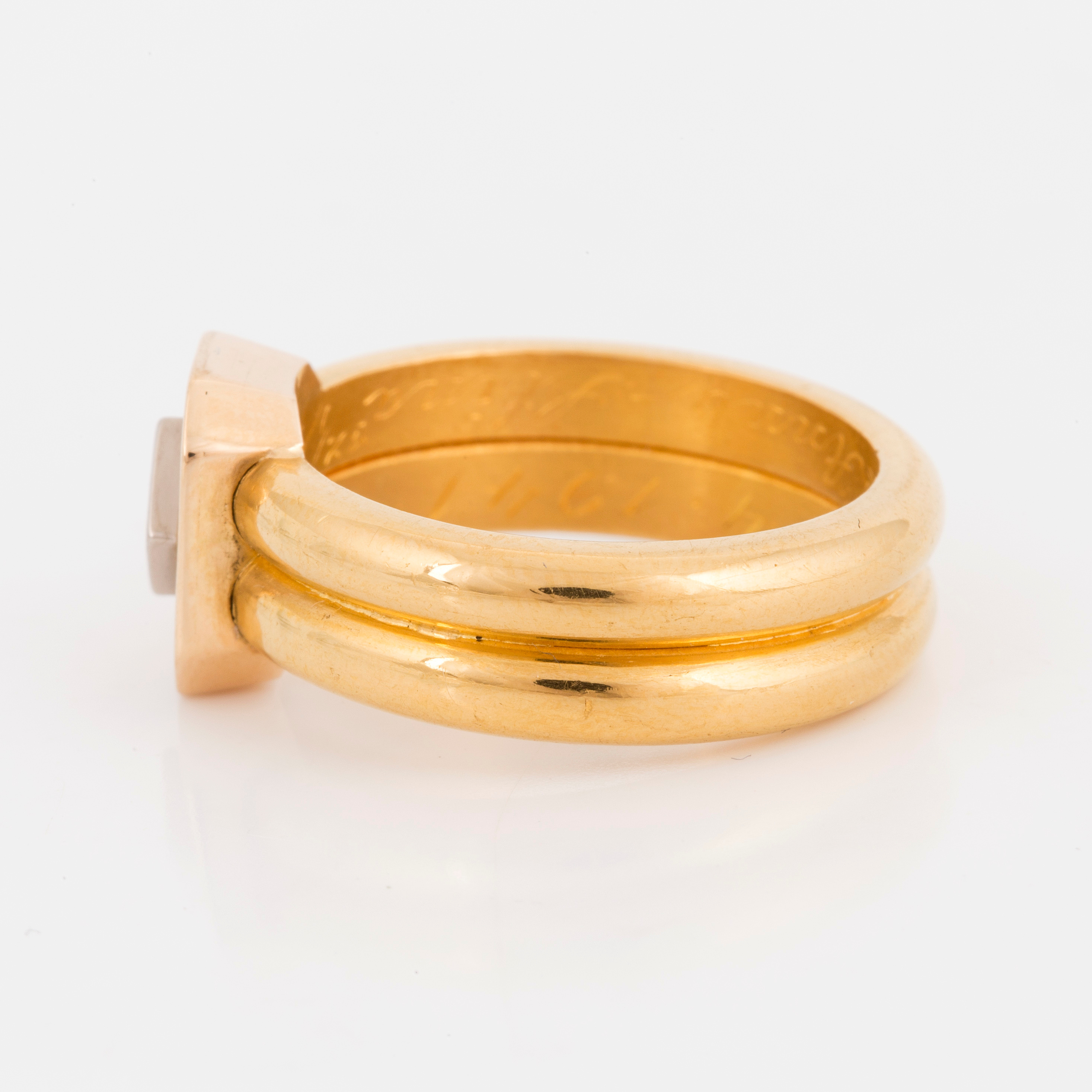 RING, 23K guld med diamant. - Bukowskis