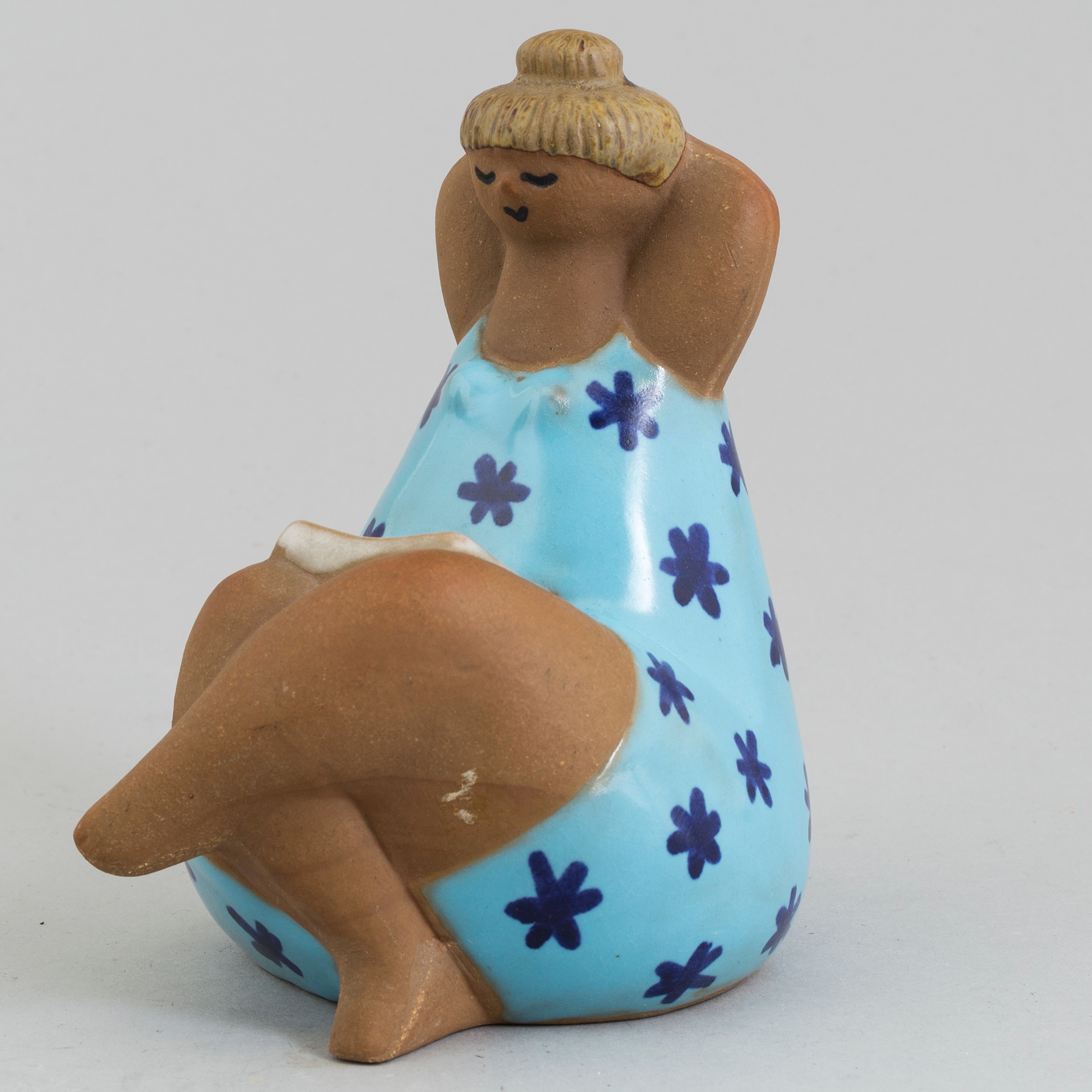 A stoneware 'Emma' figurine by Lisa Larsson for Gustavsberg. - Bukowskis