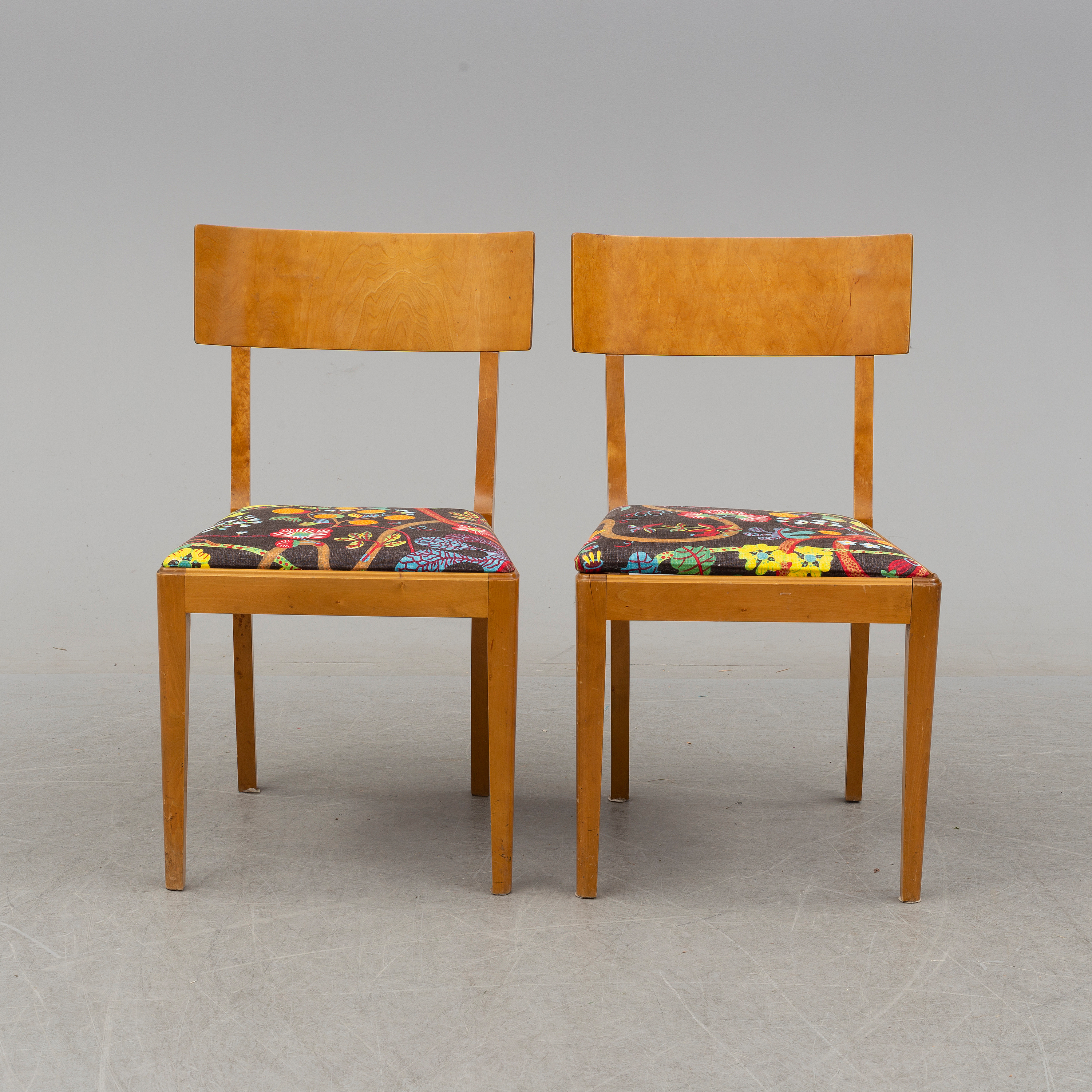 A pair of 1940s chairs. - Bukowskis