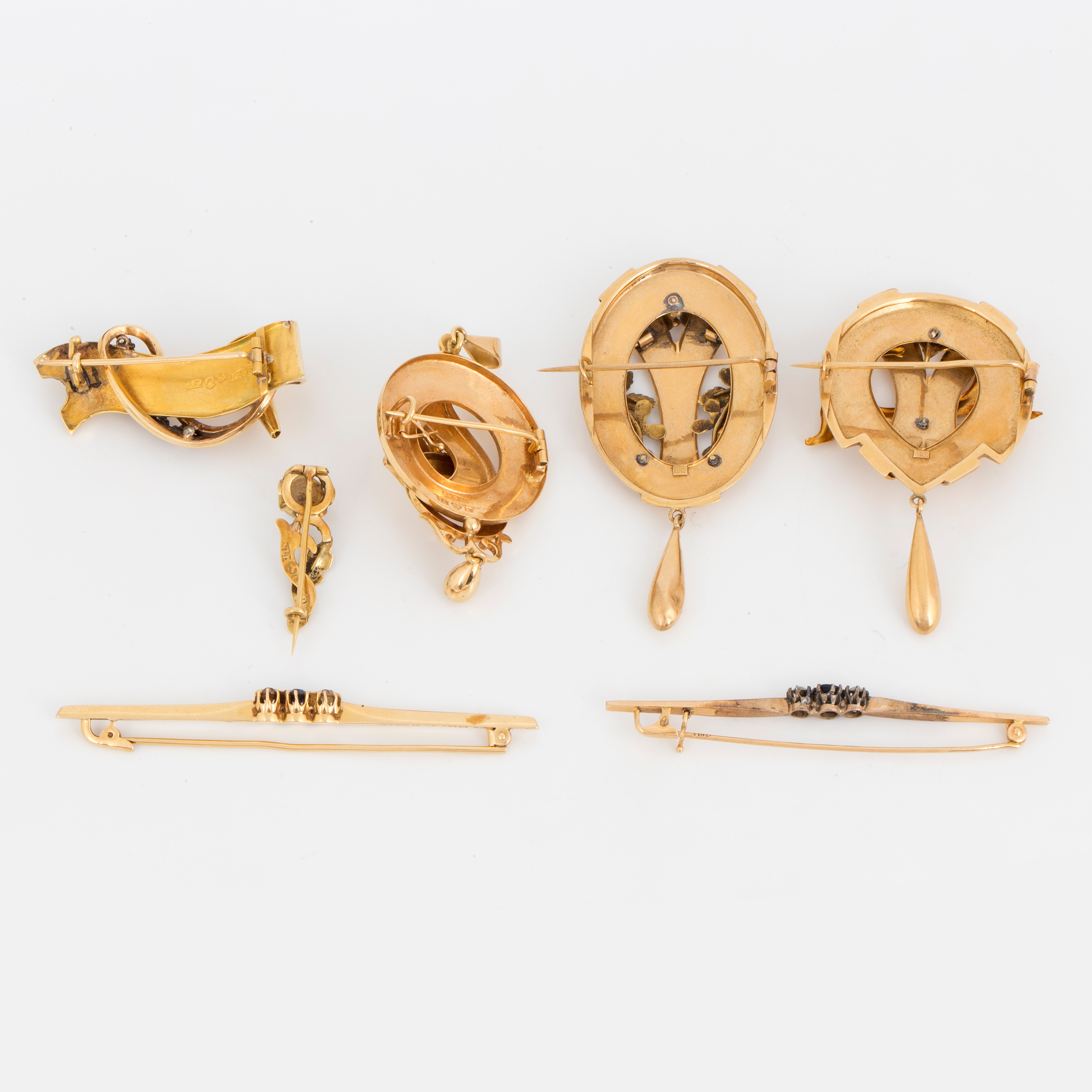 SEVEN BROOCHES, 18K gold. - Bukowskis
