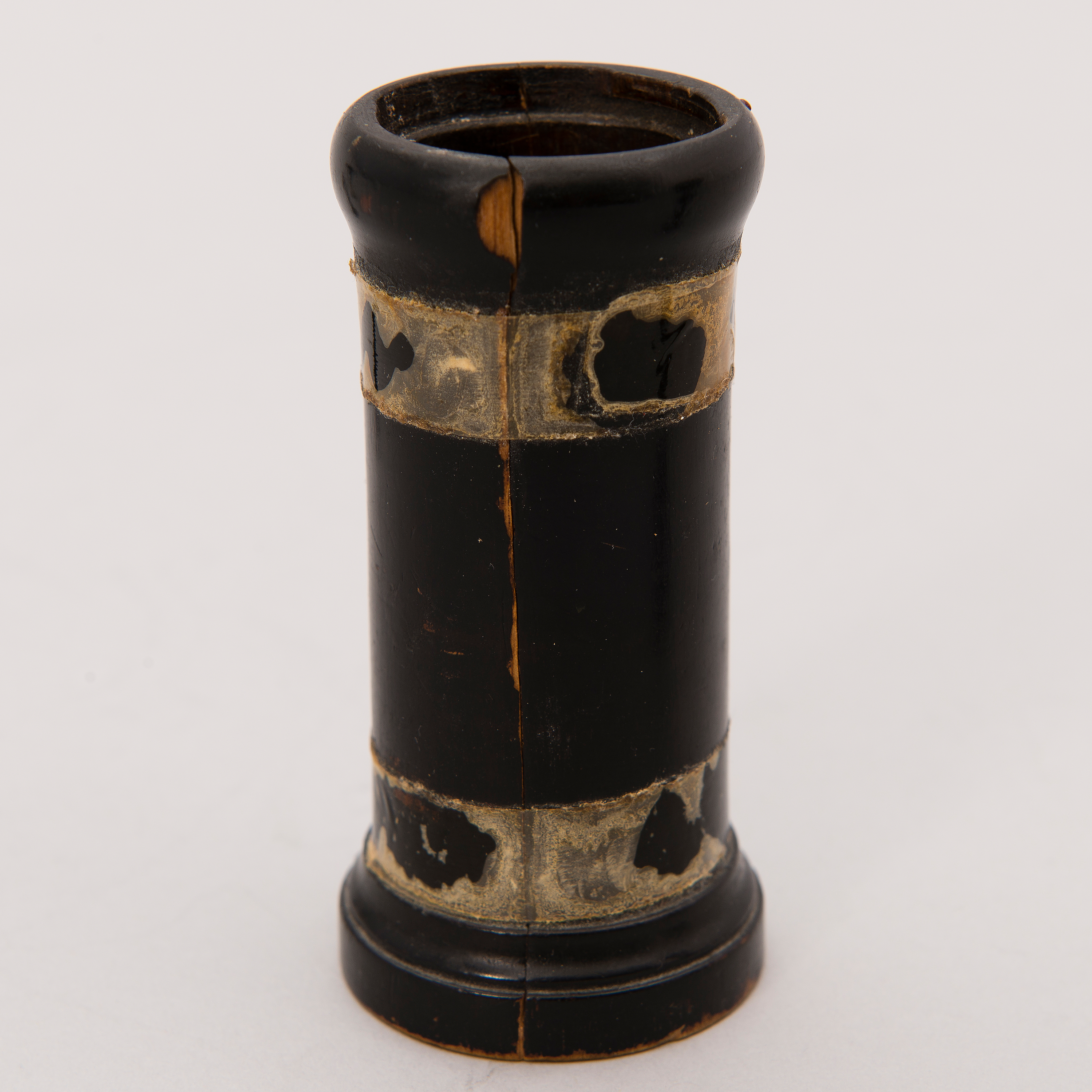 Set of three 19th/20th Century wood and metal signet stamps. - Bukowskis