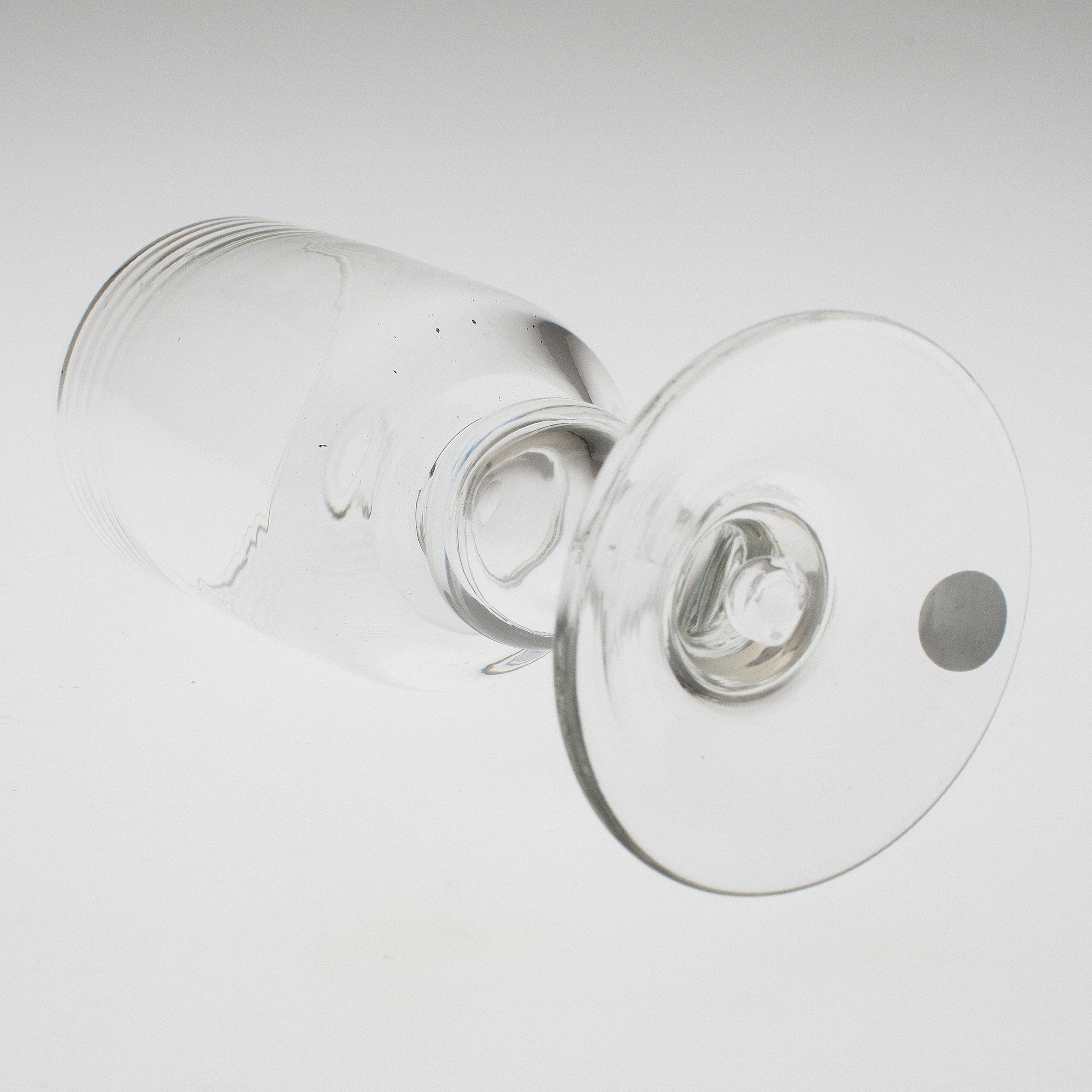 A set of twelve "Antik" wine glasses by Reijmyre Glasbruk. - Bukowskis