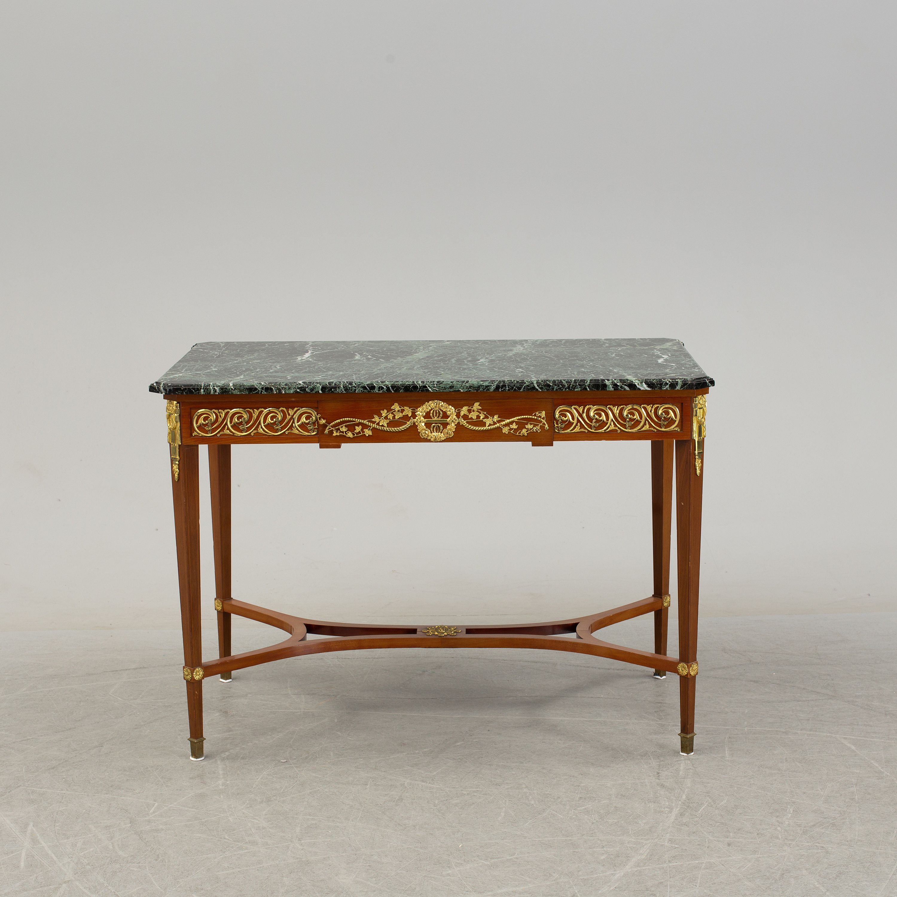 BORD, Louis Seize stil, 1900-talets första hälft. - Bukowskis