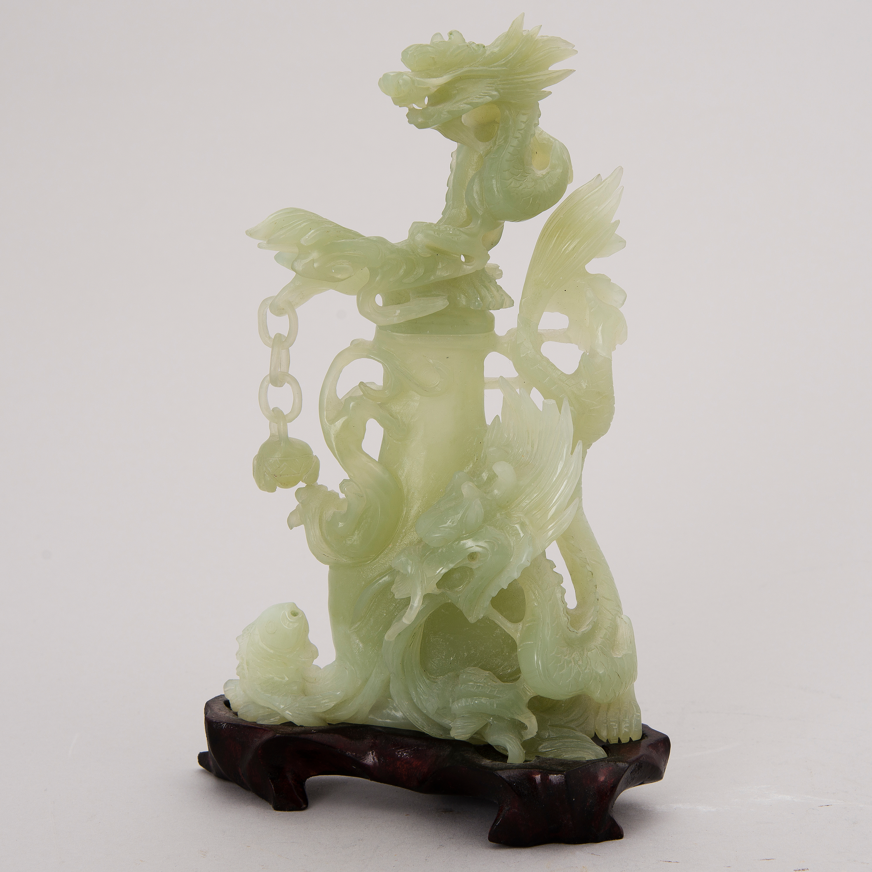 A Chinese bowenite sculpture. - Bukowskis