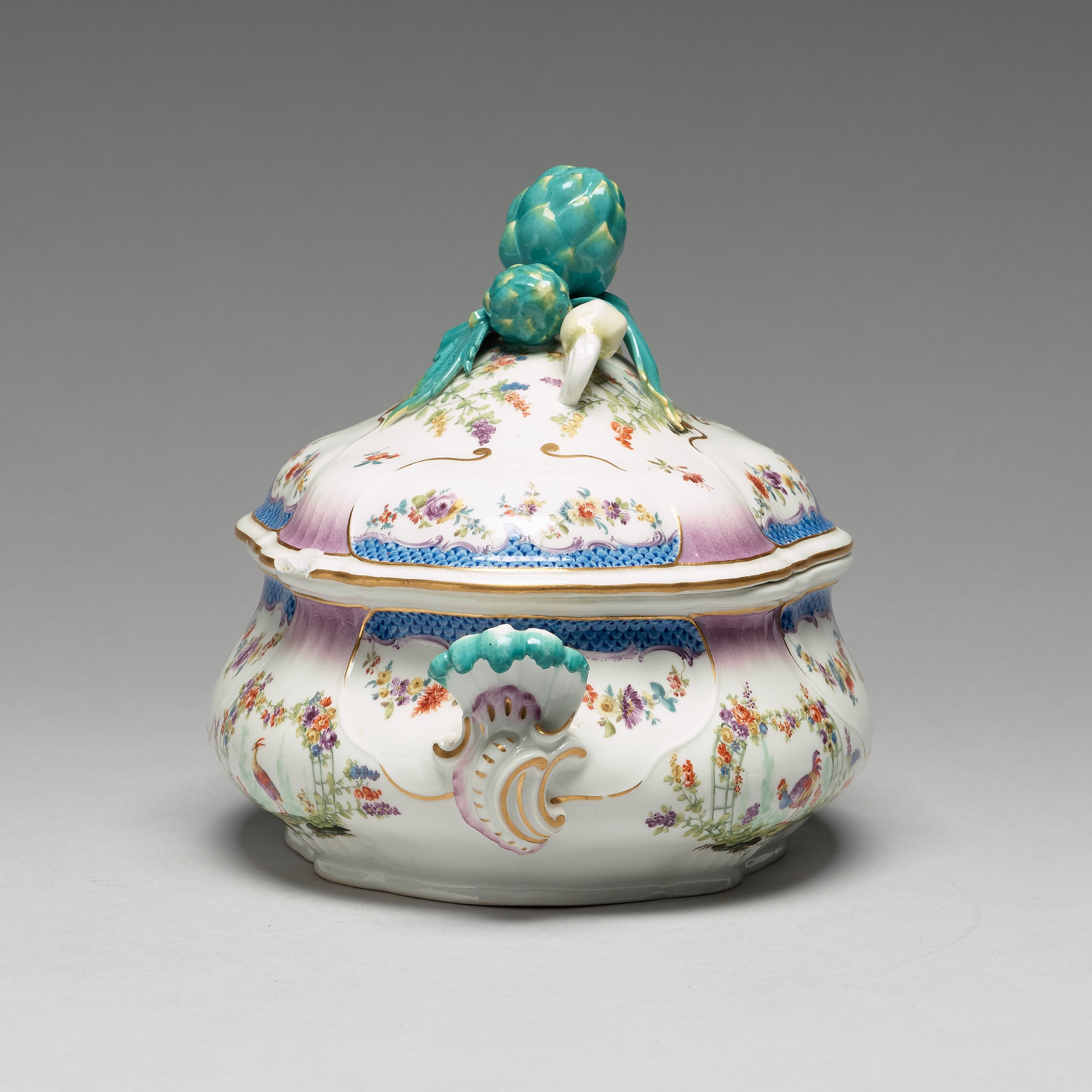 Meissen, A Meissen tureen with cover and stand, 18th Century. - Bukowskis
