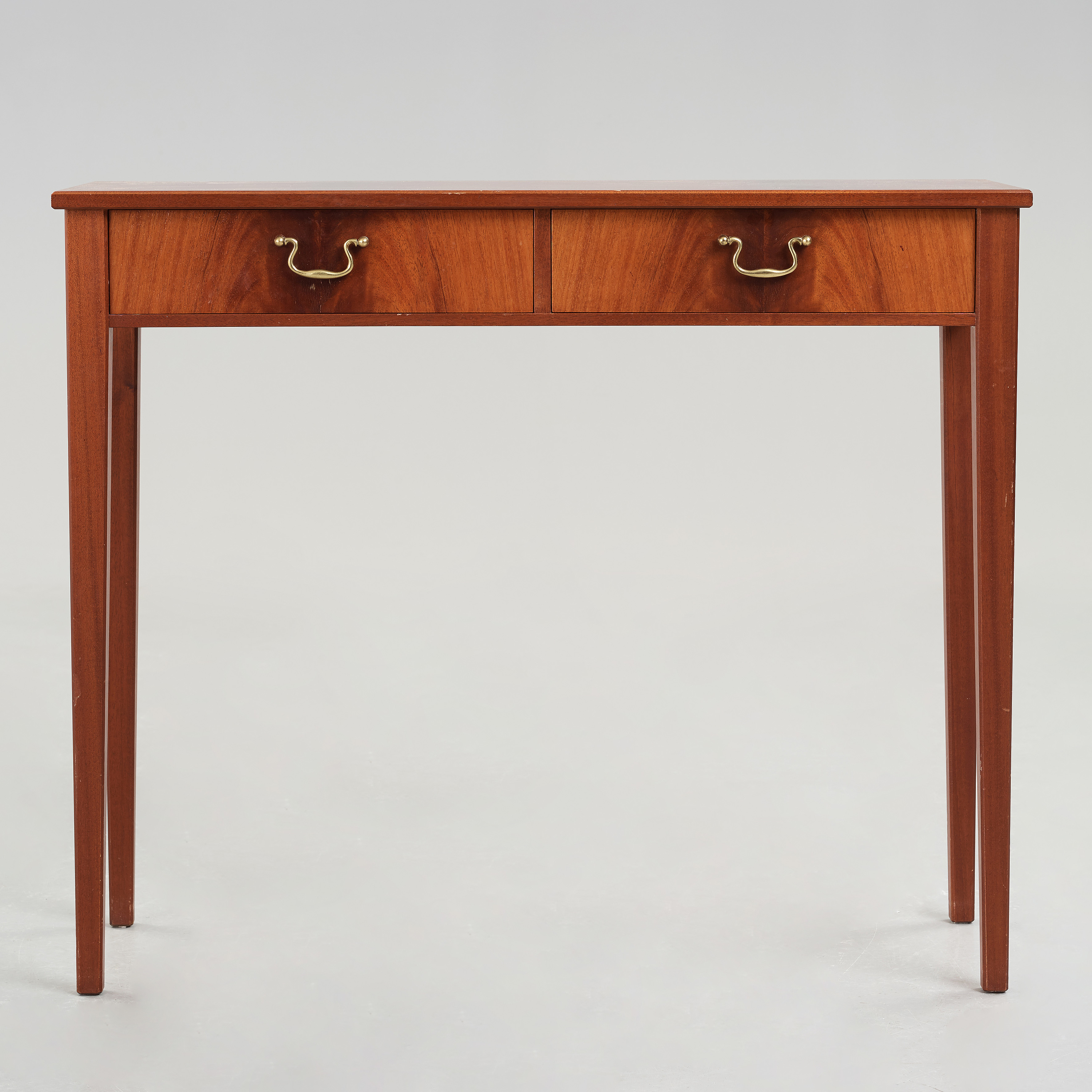 A mid 20th century table. - Bukowskis