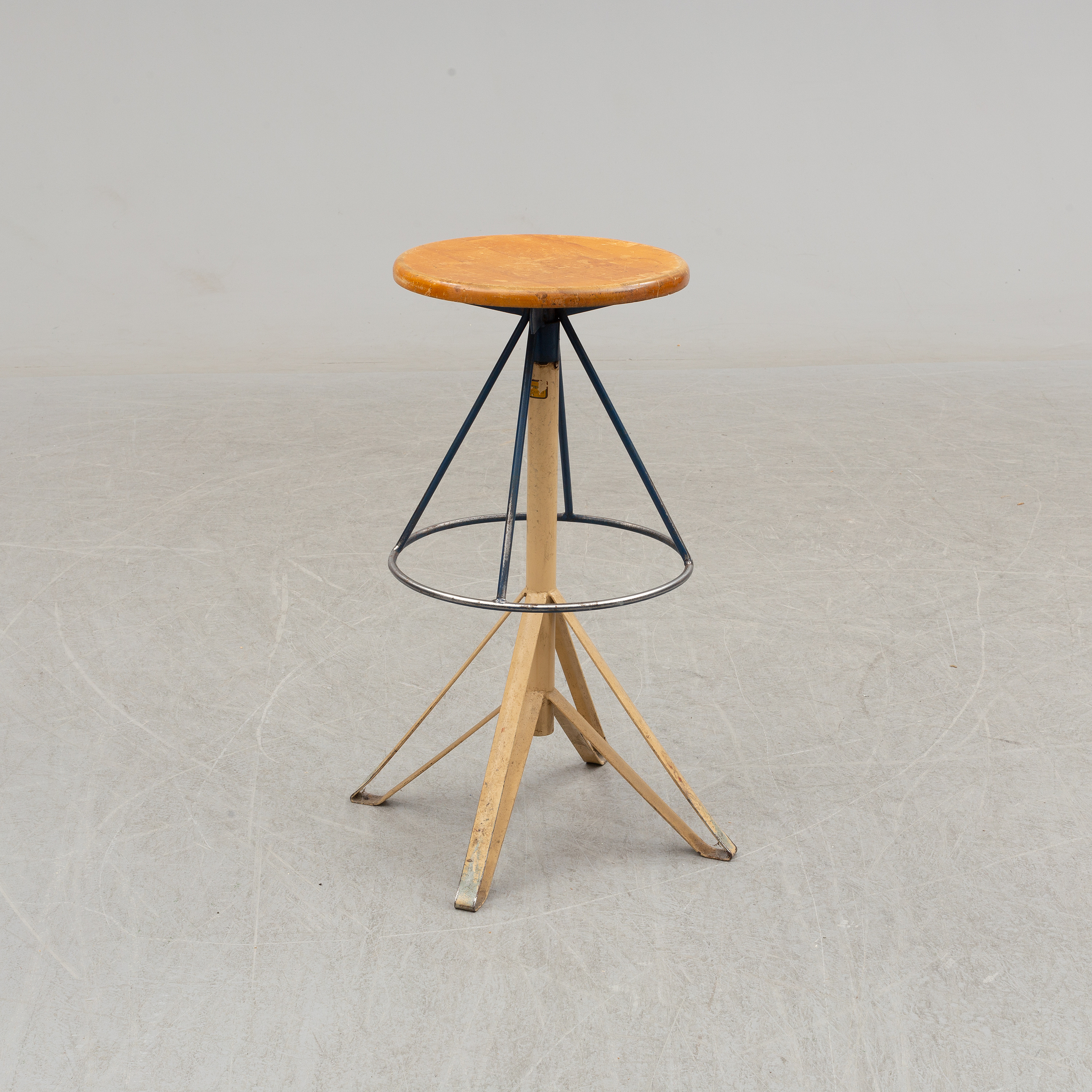 PALL, metall, "Hema-stolen" Industristolar AB, Stockholm, 1960-tal ...