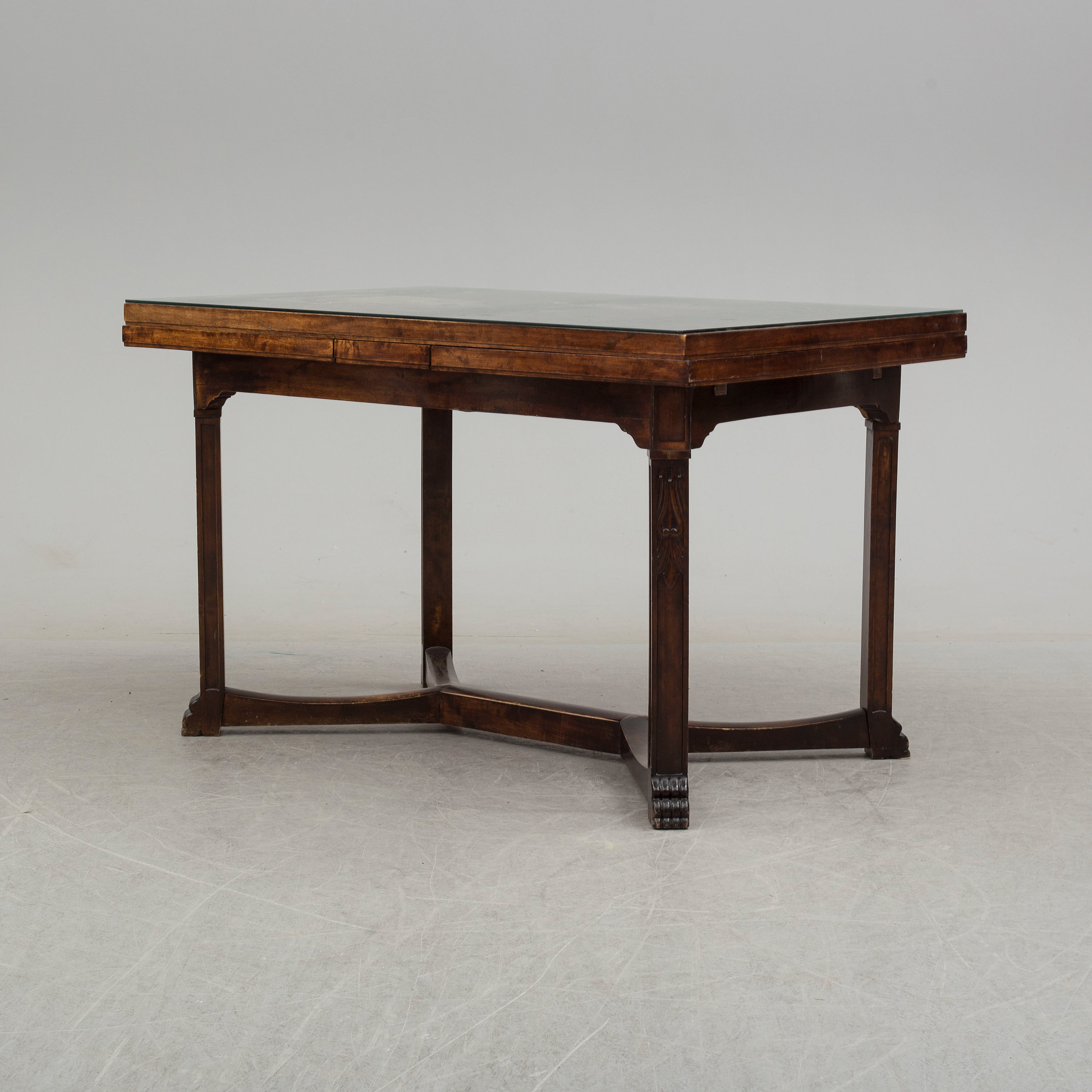 a 1920's table. - Bukowskis