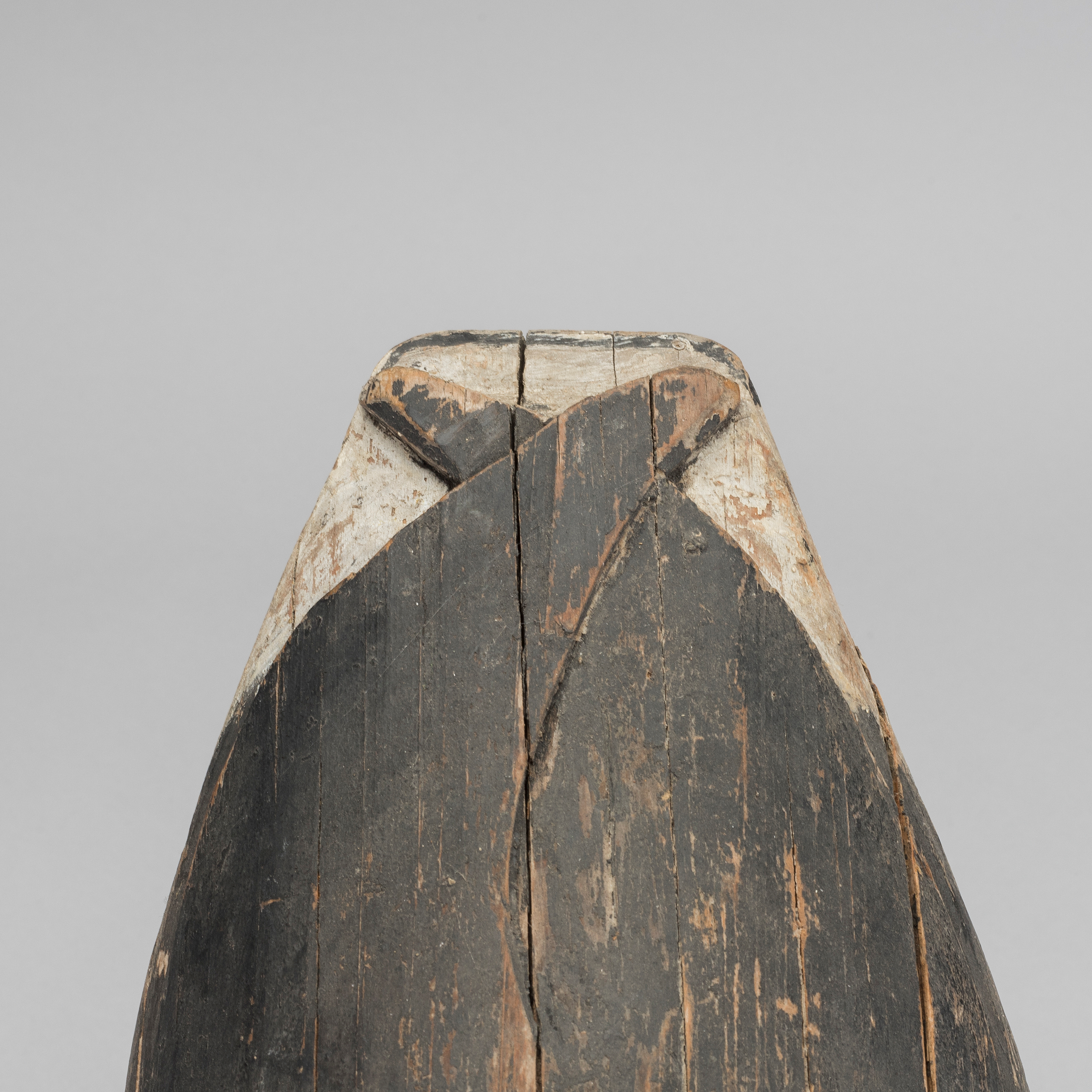 VETTE, skuret trä. - Bukowskis