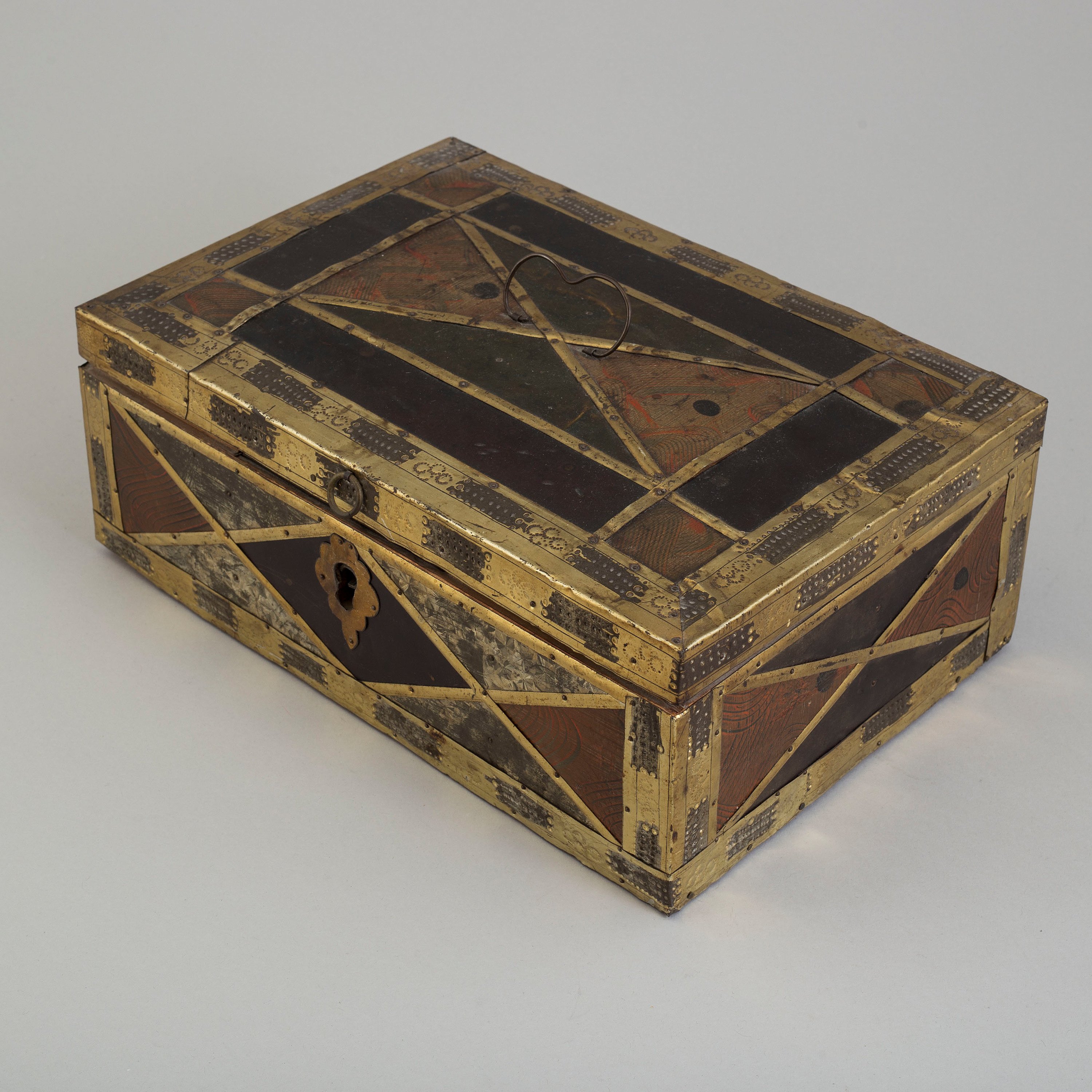 A circa 1900 box. - Bukowskis