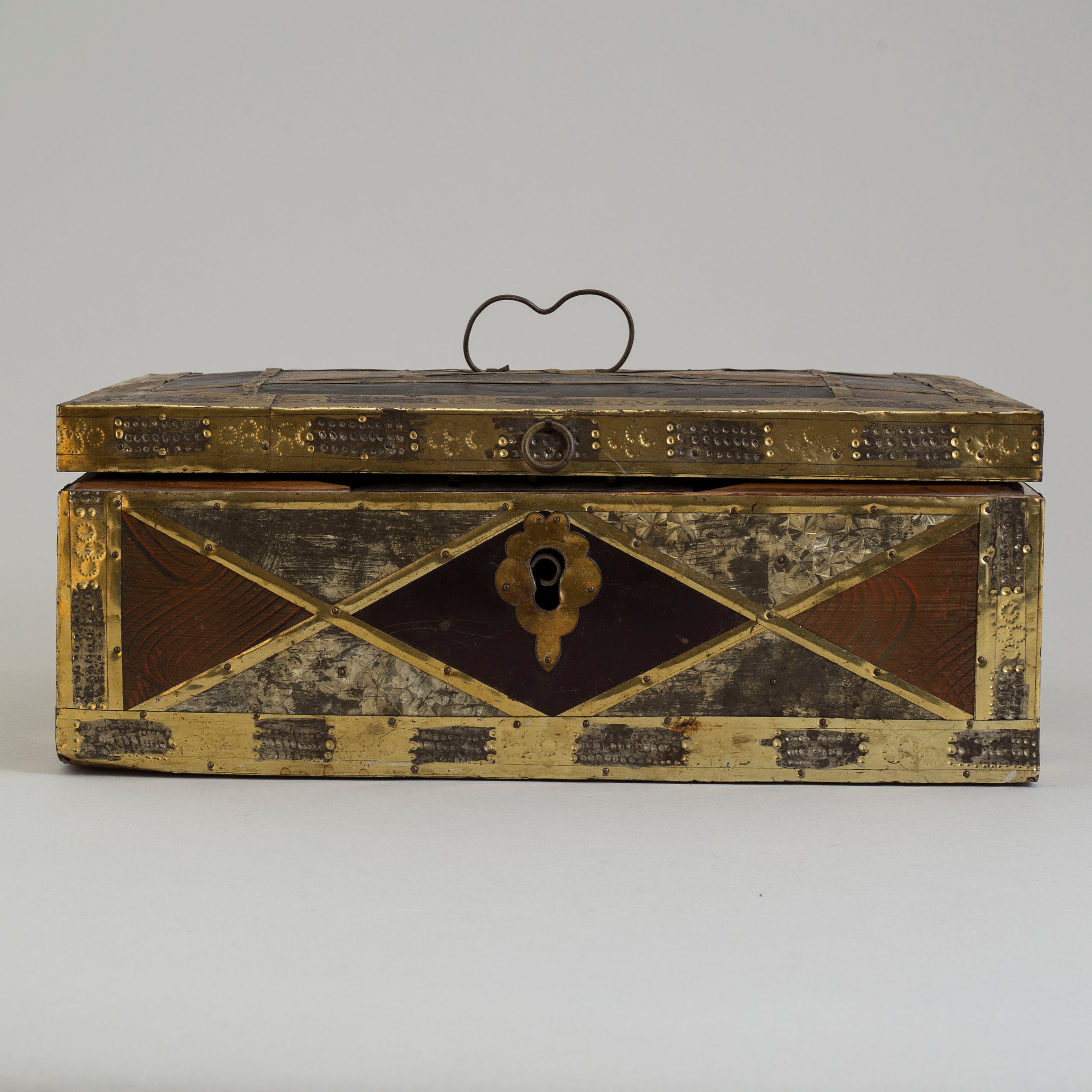 A circa 1900 box. - Bukowskis