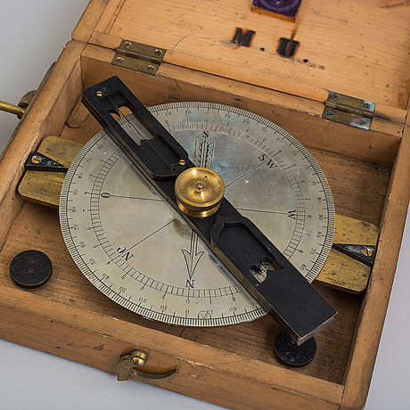 Four brass nautical instruments, 20th Centruy. - Bukowskis