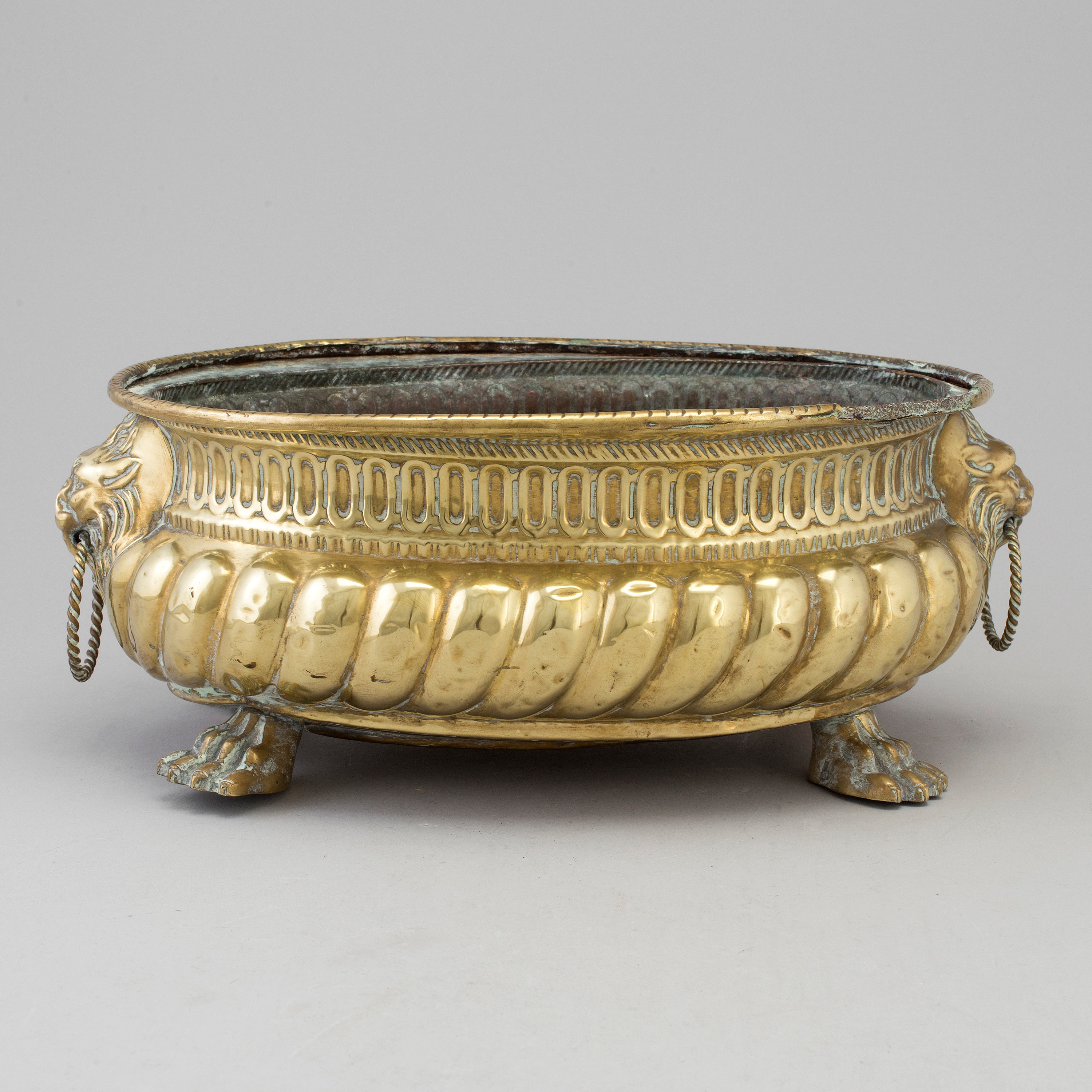 AN 18TH CENTURY BRASS FLOWER POT. - Bukowskis