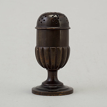 An 18th century salt shaker. - Bukowskis