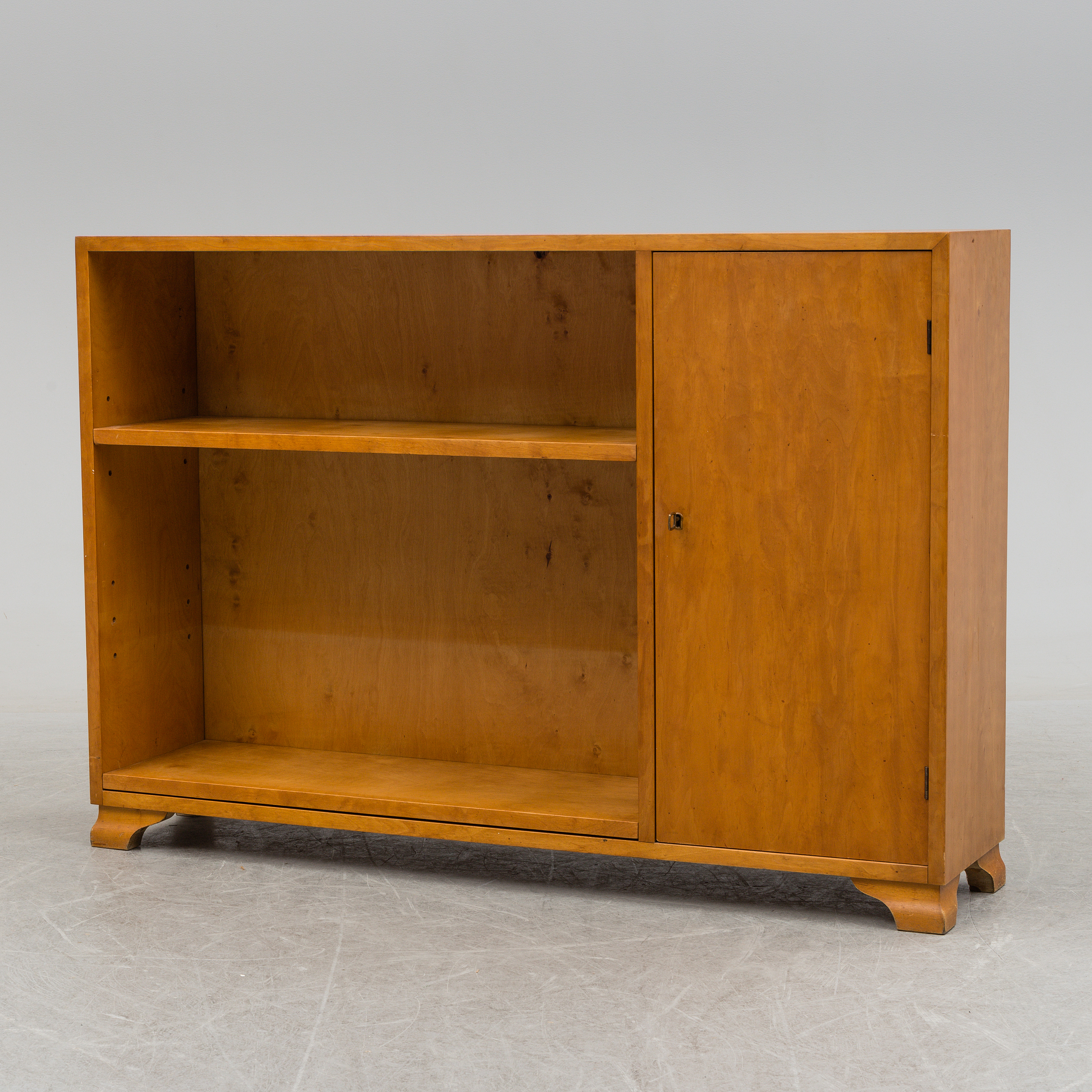 a 1930's sideboard. - Bukowskis
