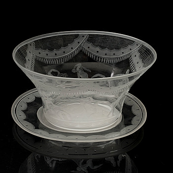 SIMON GATE, a signed glass bowl. - Bukowskis