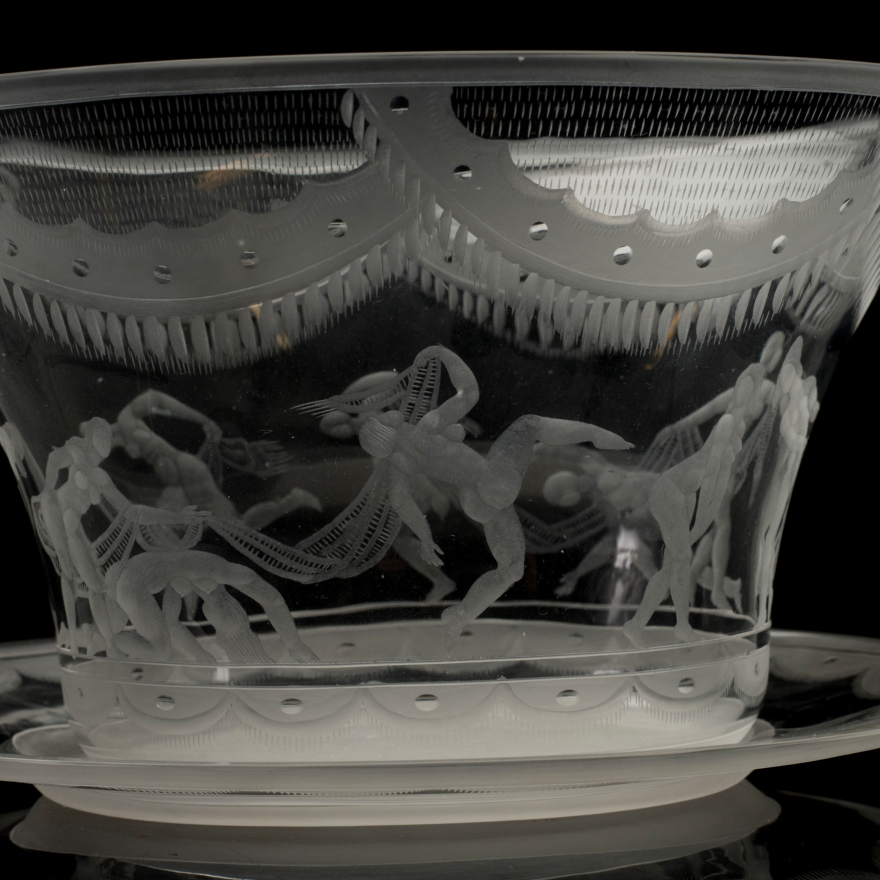 SIMON GATE, a signed glass bowl. - Bukowskis