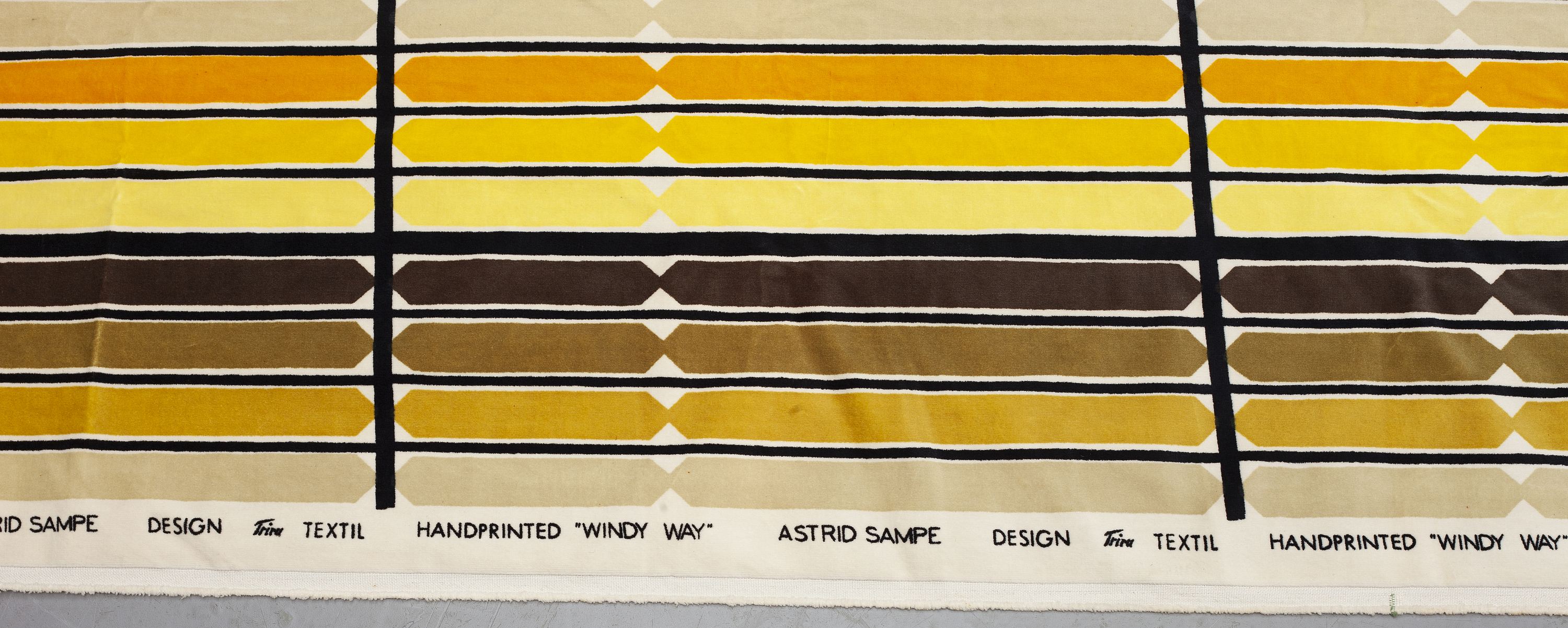 ASTRID SAMPE, A TEXTILE, "Windy way", Triva Textil, ca 583 x 127 cm ...