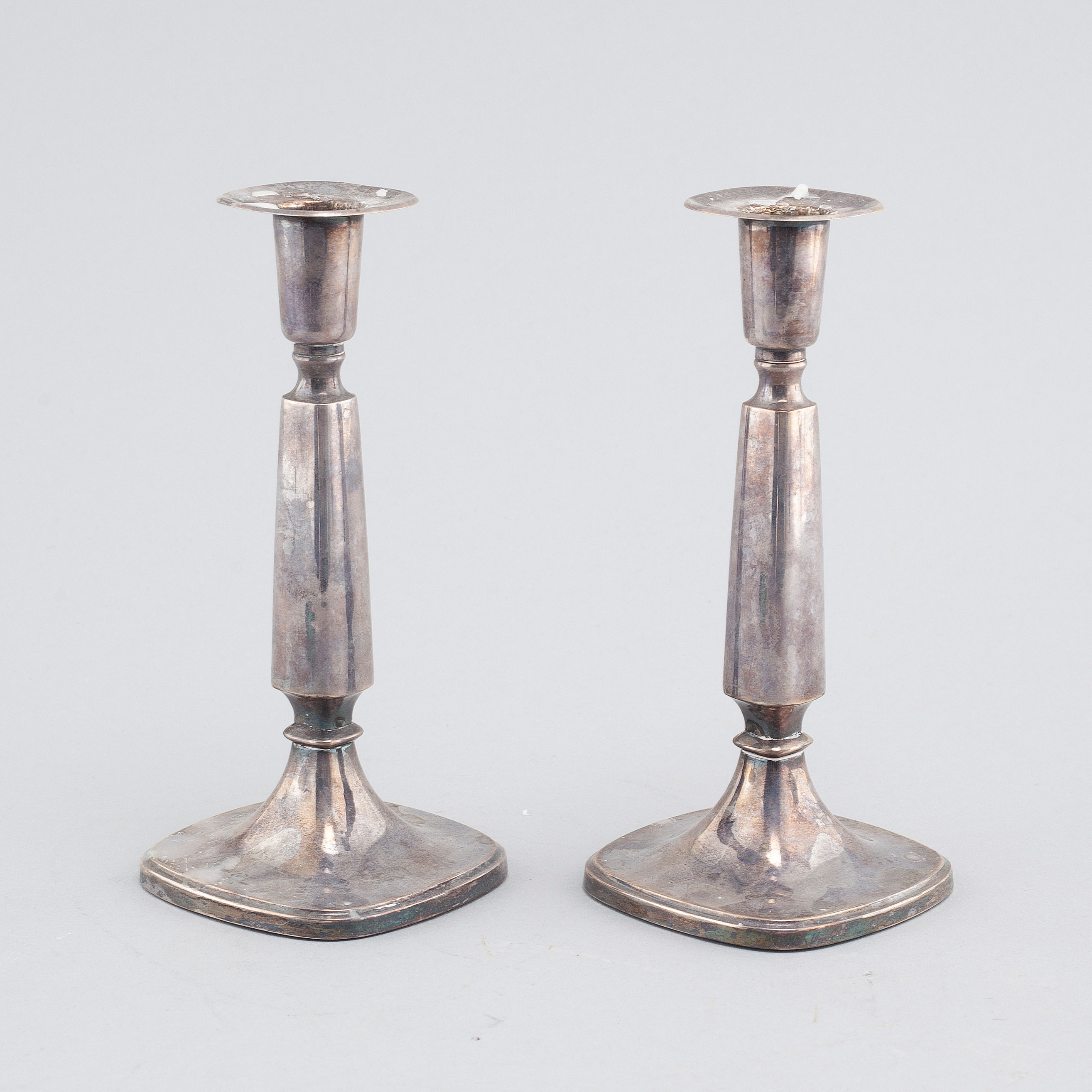 A pair of Swedish silver candlesticks from 1966. - Bukowskis