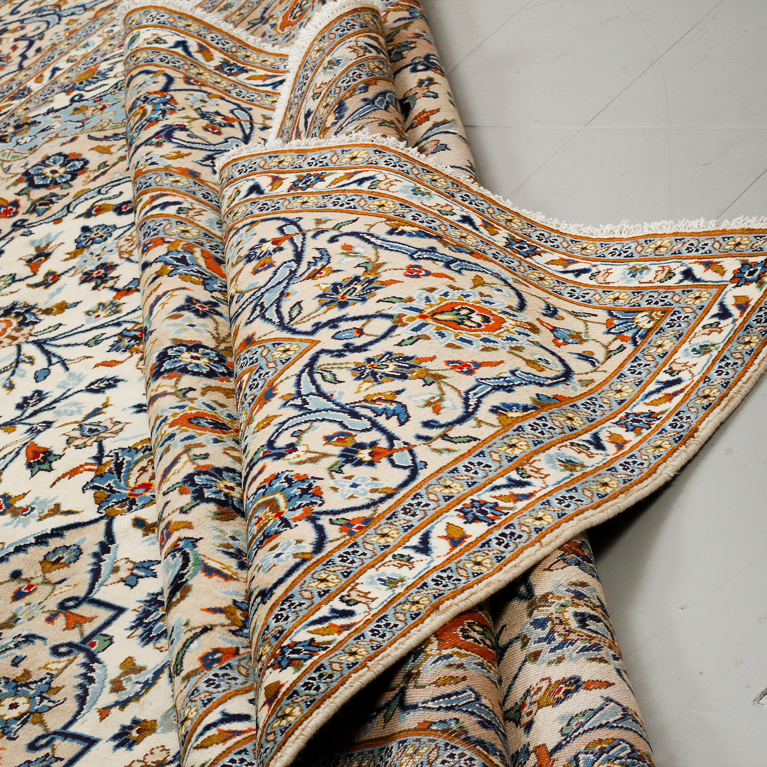 A KESHAN RUG, 415 x 297 cm. - Bukowskis