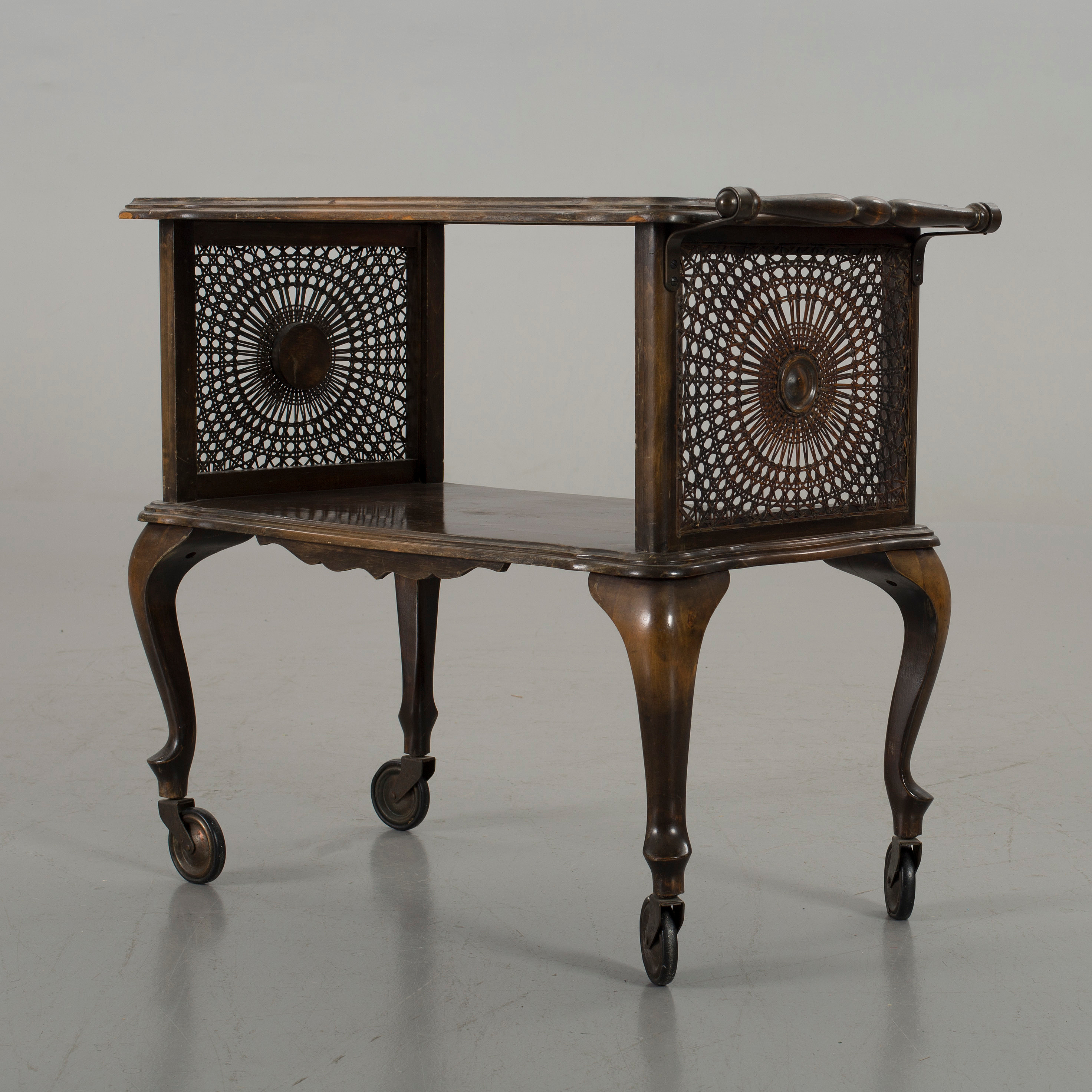 A MID 20 CENTURY SERVING TROLLEY. - Bukowskis