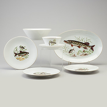 A 9 pieces second half of the 20th century porcelain table ware from ...
