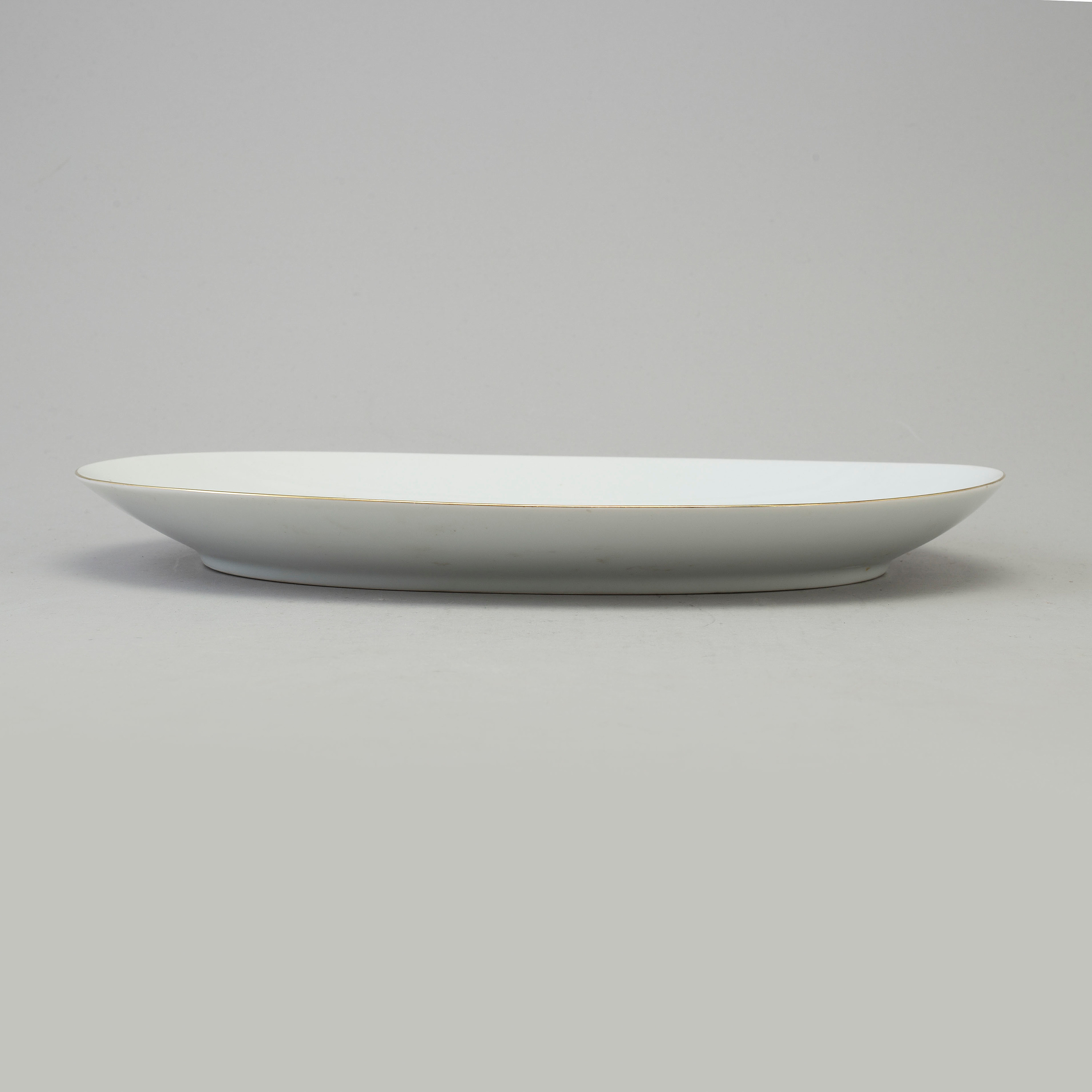 A 9 pieces second half of the 20th century porcelain table ware from ...