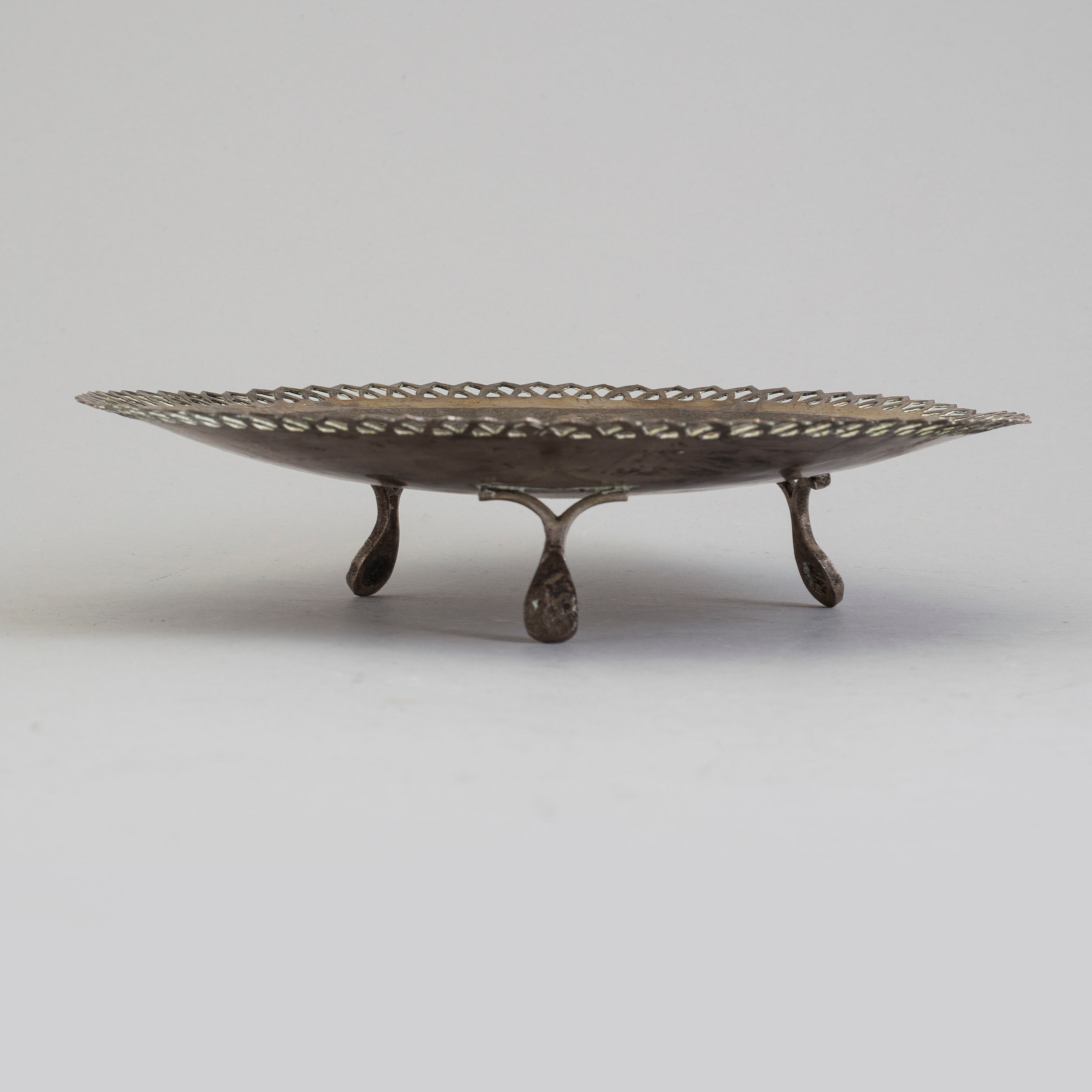 Four 20th century Iranian silver plates. - Bukowskis