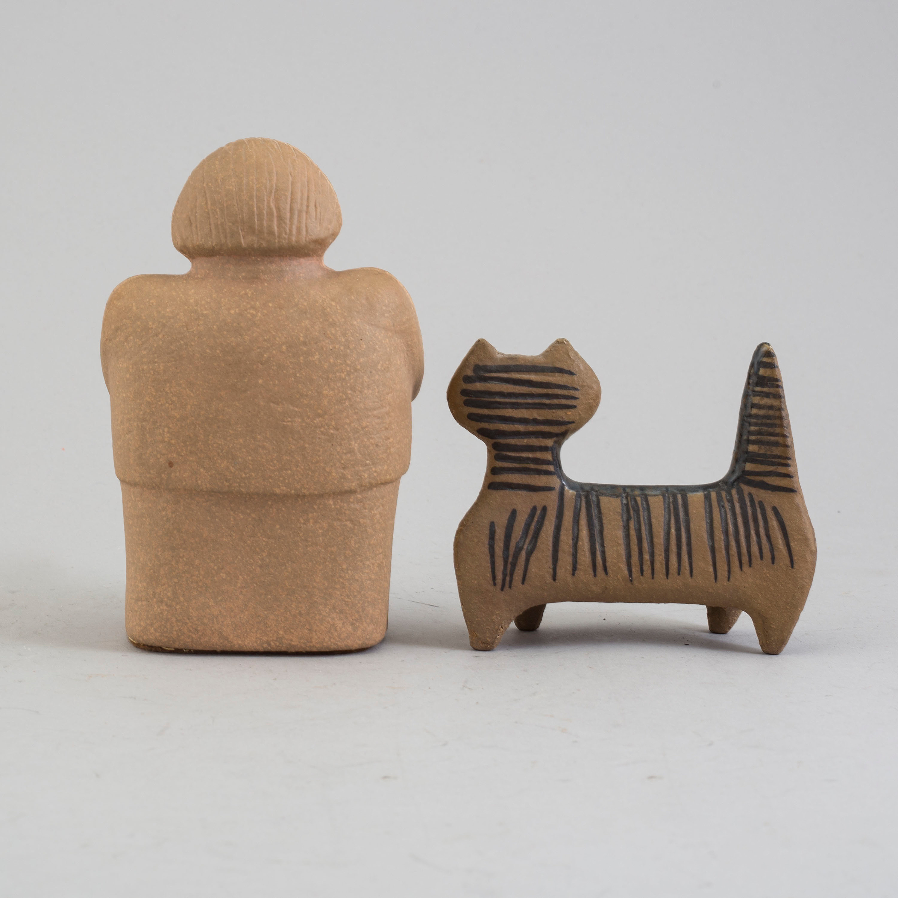LISA LARSON, two stoneware figurines from Gustavsberg. - Bukowskis
