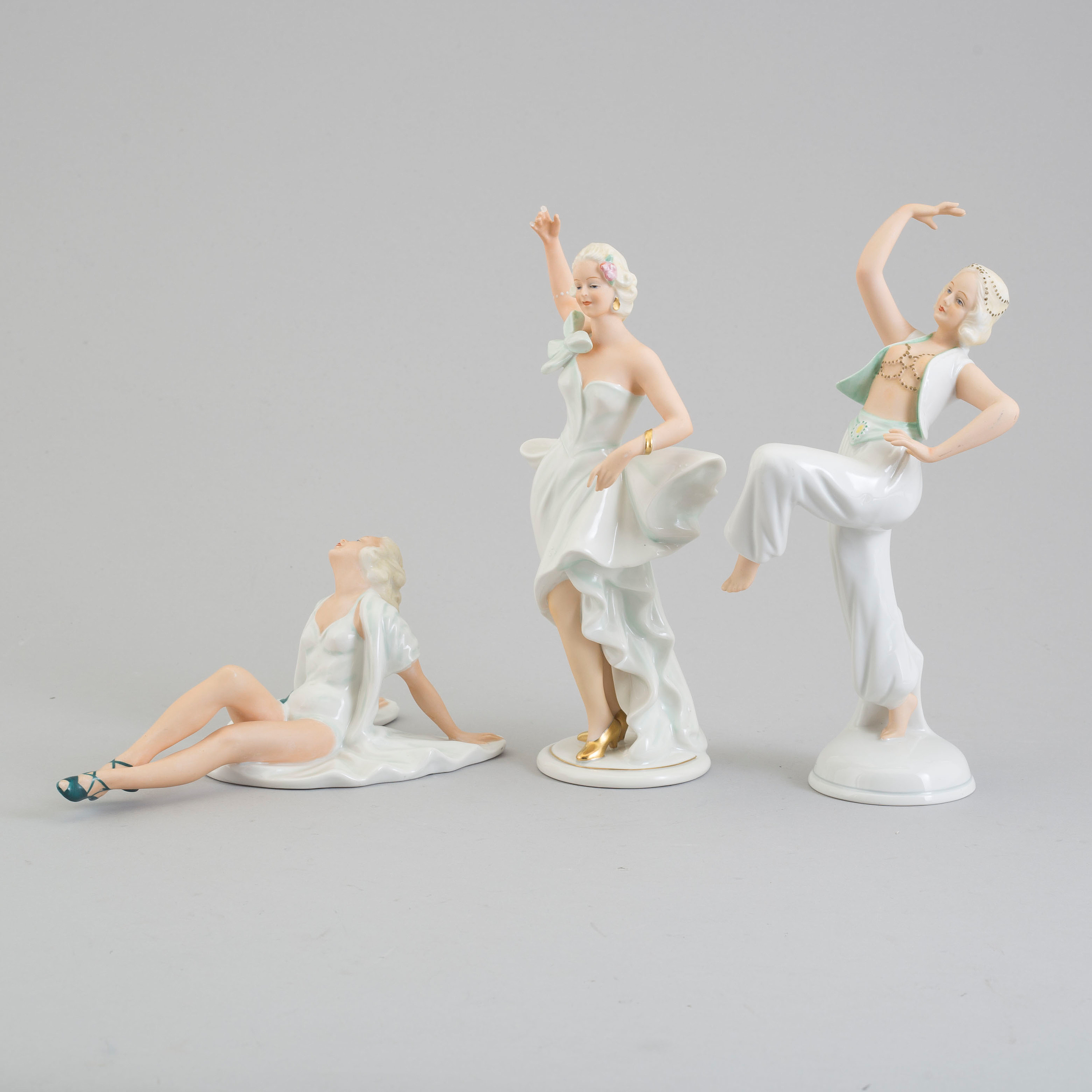 3 porcelain figurines from Schaubach kunst Germany. - Bukowskis