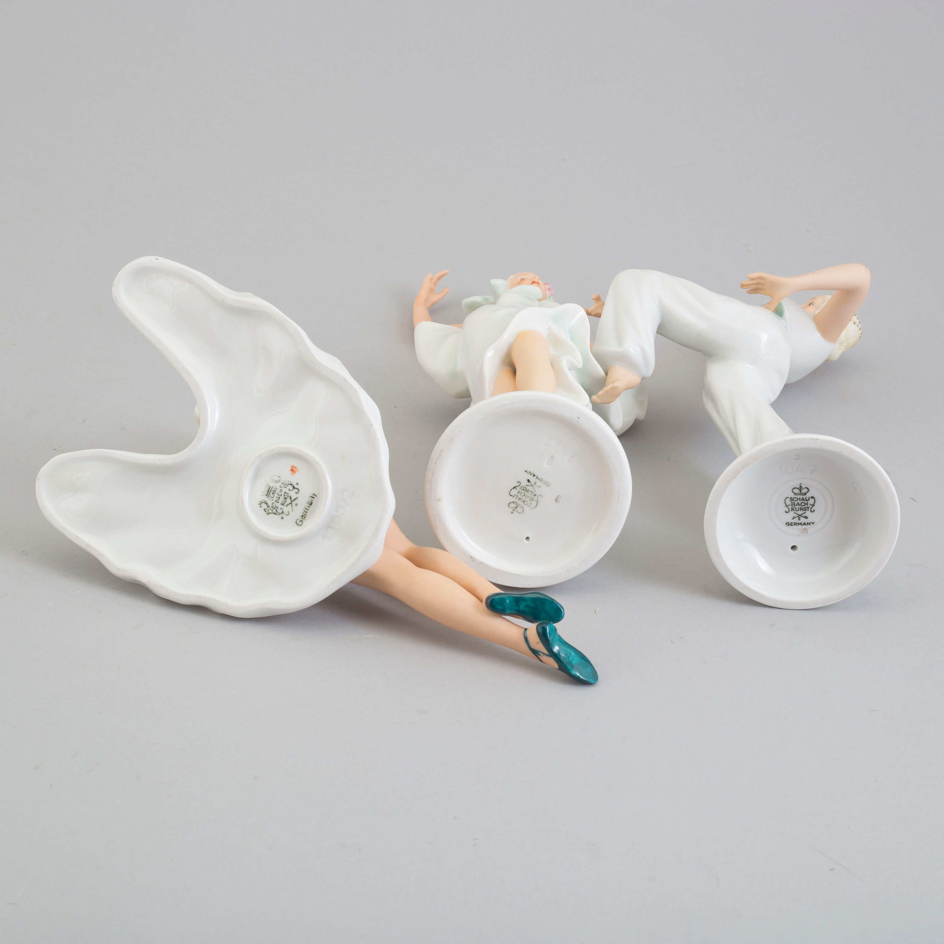 3 porcelain figurines from Schaubach kunst Germany. - Bukowskis