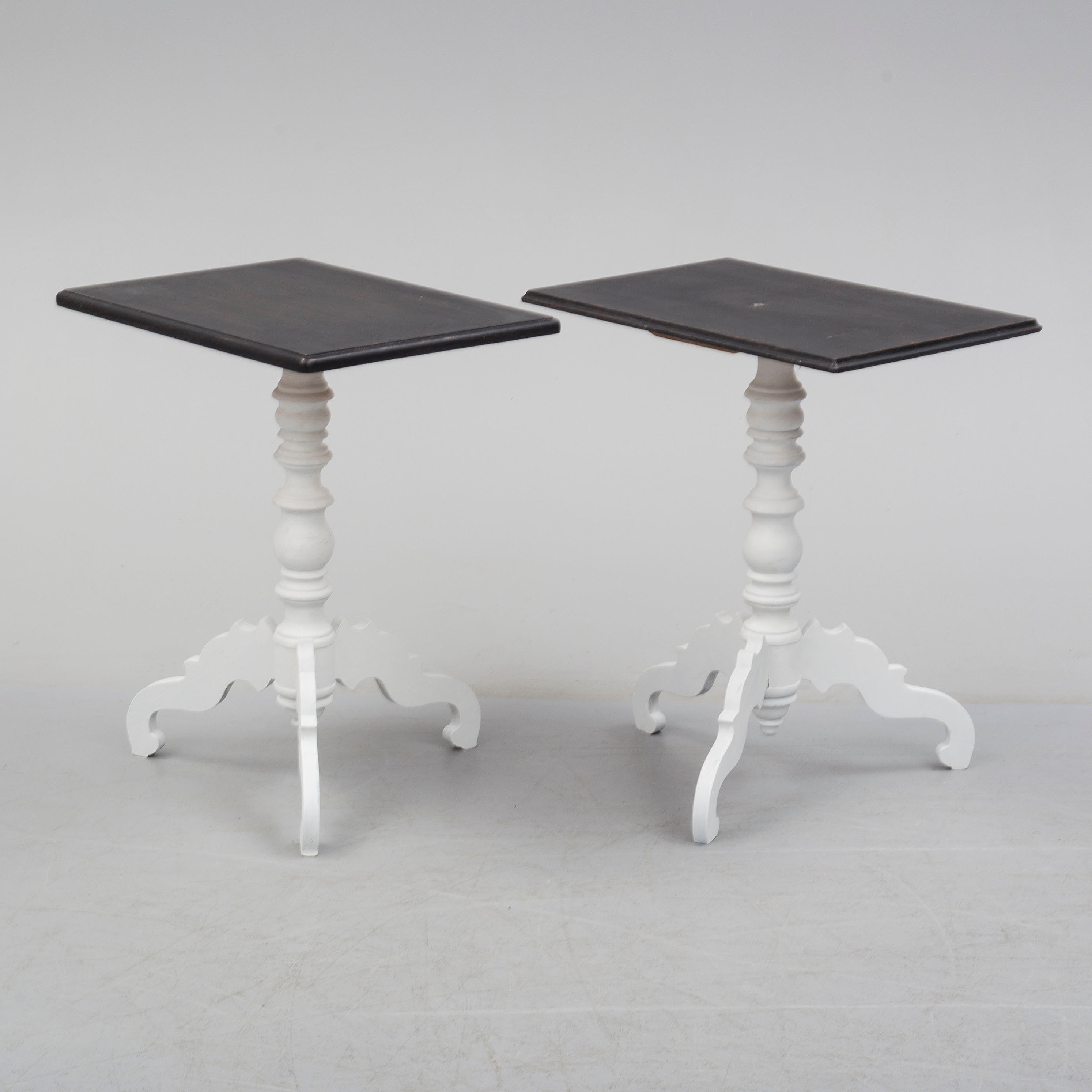 A pair of circa 1900 tables. - Bukowskis