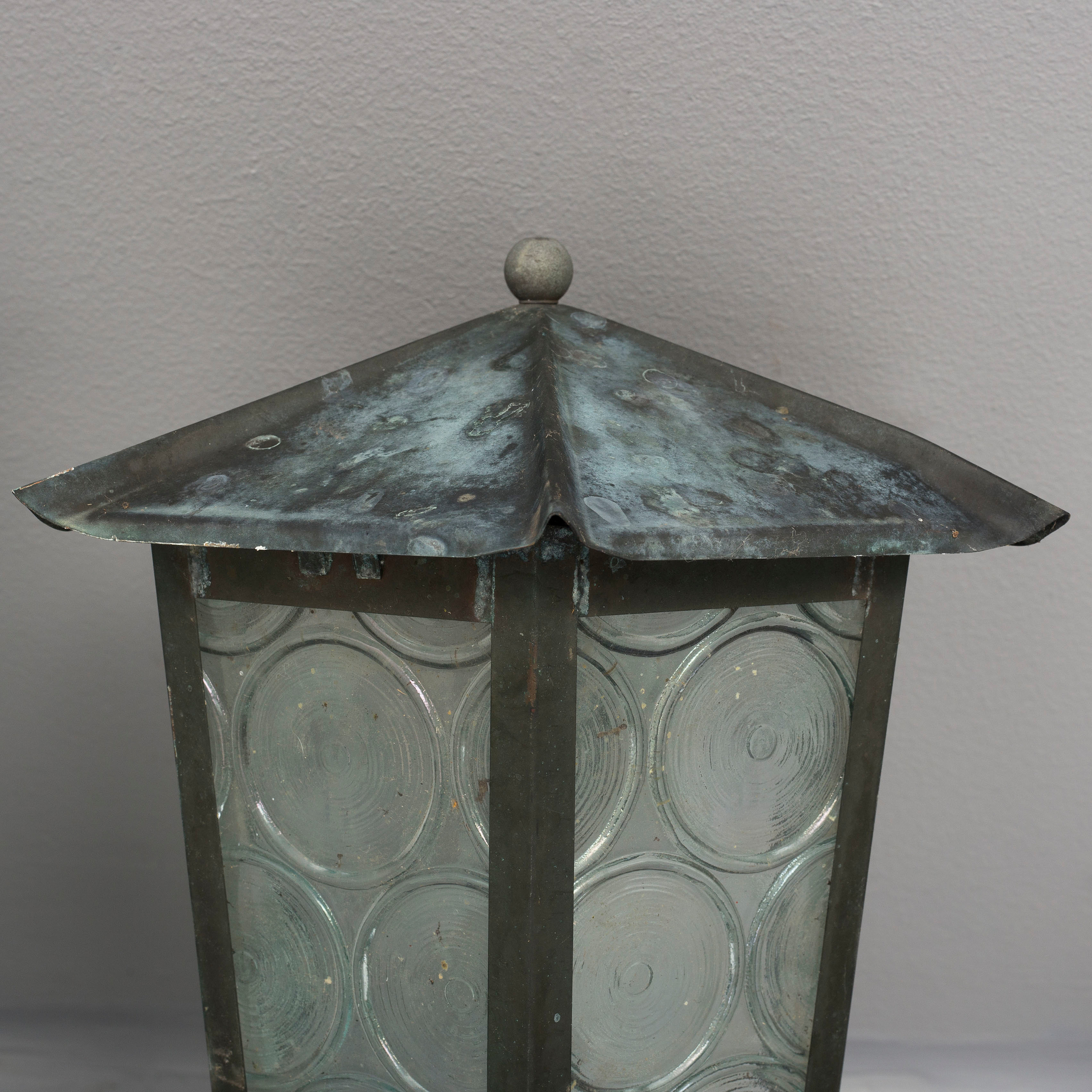 Four first half of the 20th century outer wall lamps. - Bukowskis
