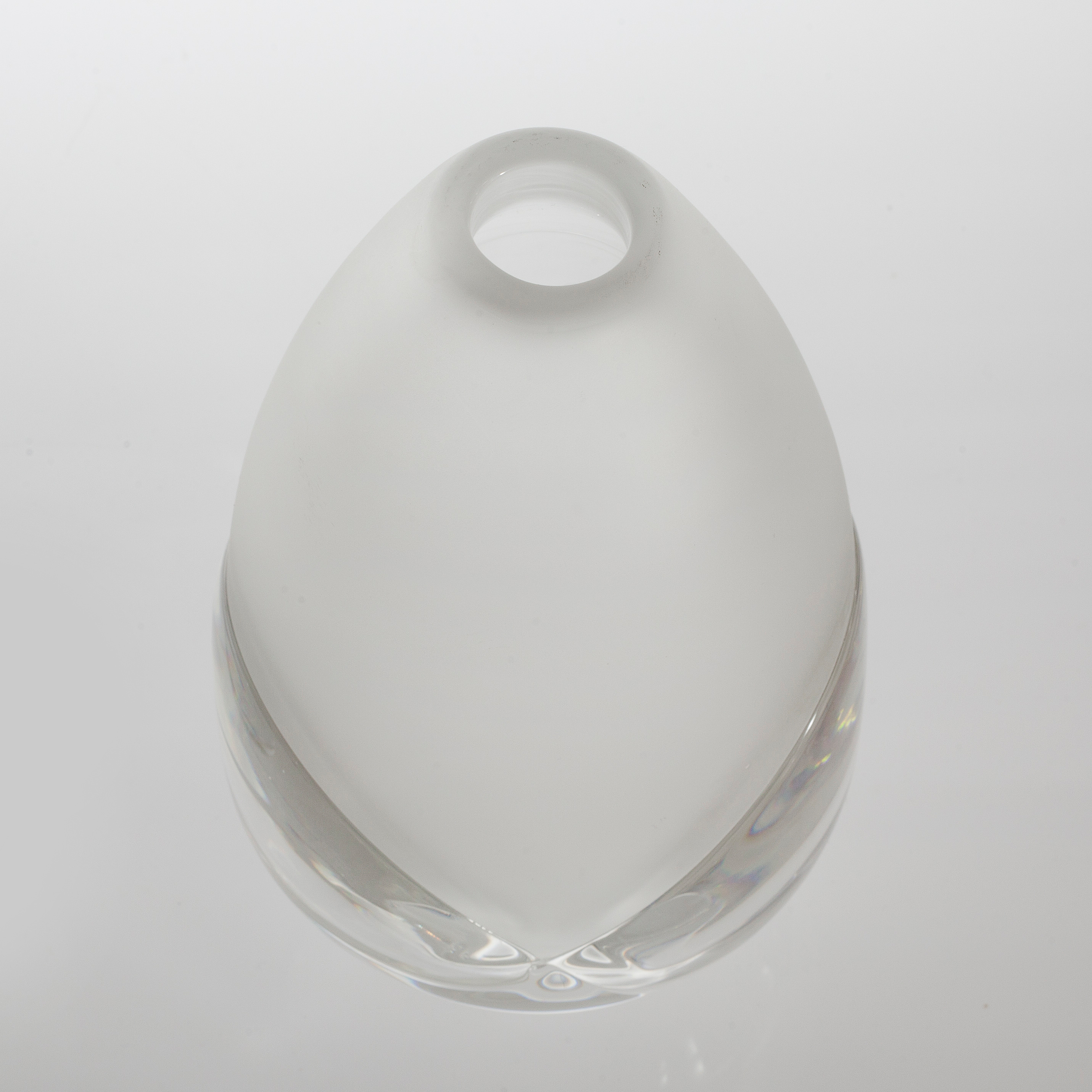 MATS JONASSON, three glass vases, two signed. - Bukowskis